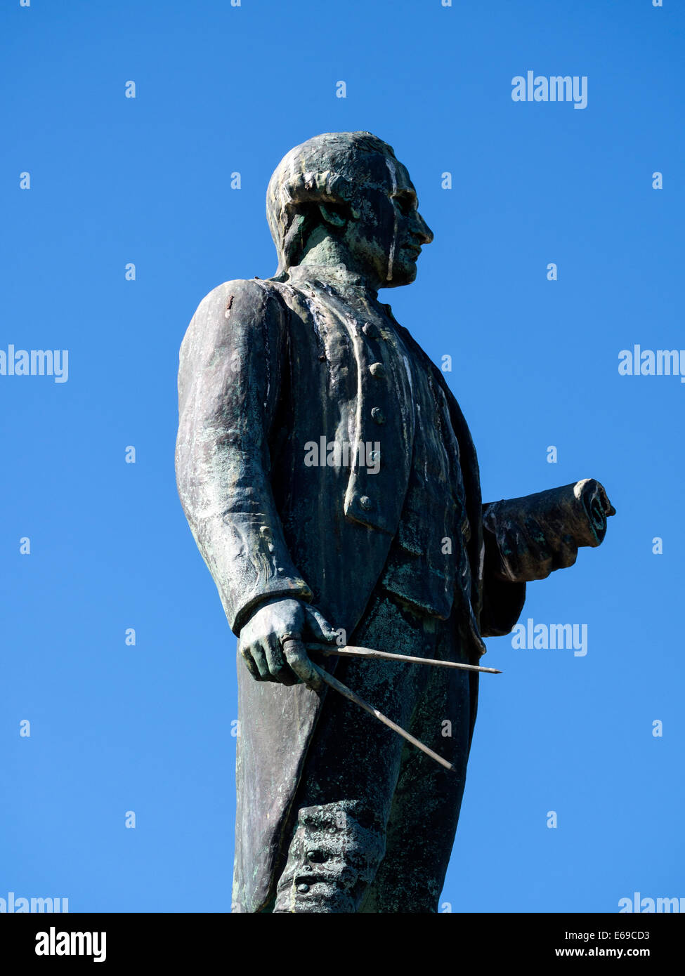 Captain cook statue hi-res stock photography and images - Alamy