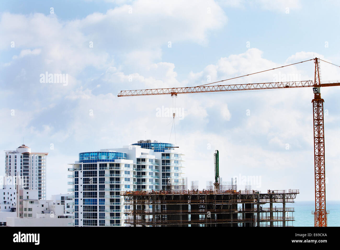 Extending crane hi-res stock photography and images - Alamy