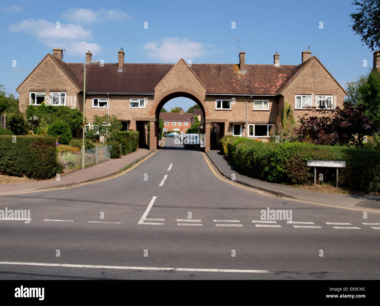 Row of terraced houses hi-res stock photography and images - Alamy