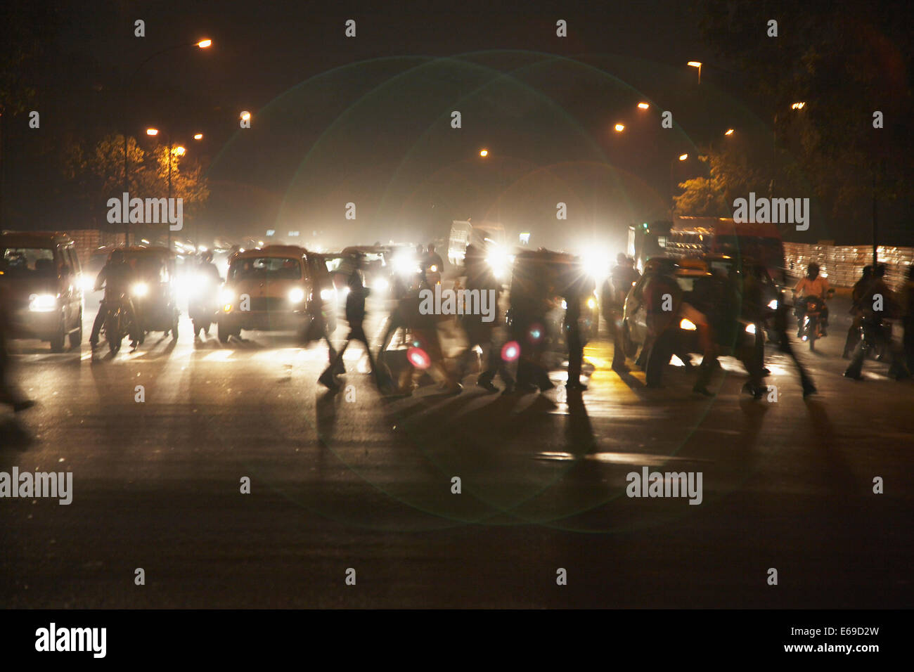 Dark street delhi hi-res stock photography and images - Alamy