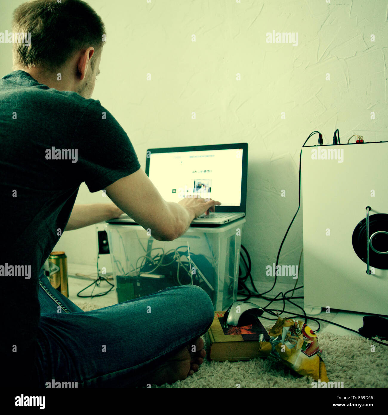 Laptop floor hi-res stock photography and images - Alamy
