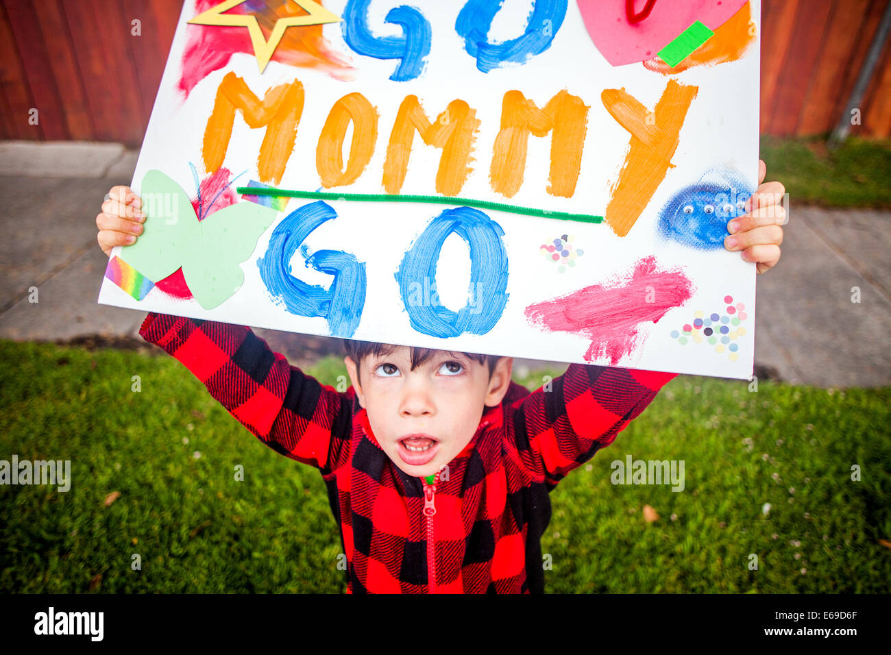 Person holding sign hi-res stock photography and images - Alamy