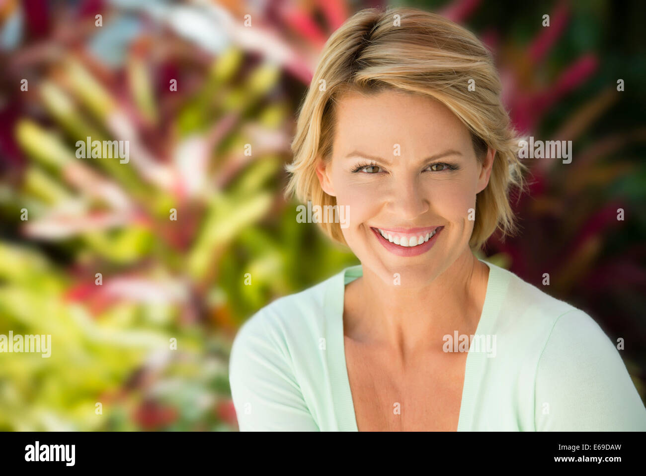 Caucasian woman smiling hi-res stock photography and images - Alamy