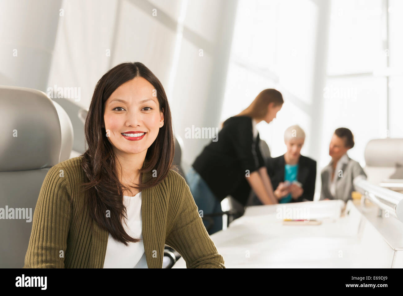 Business meeting smiling hi-res stock photography and images - Alamy