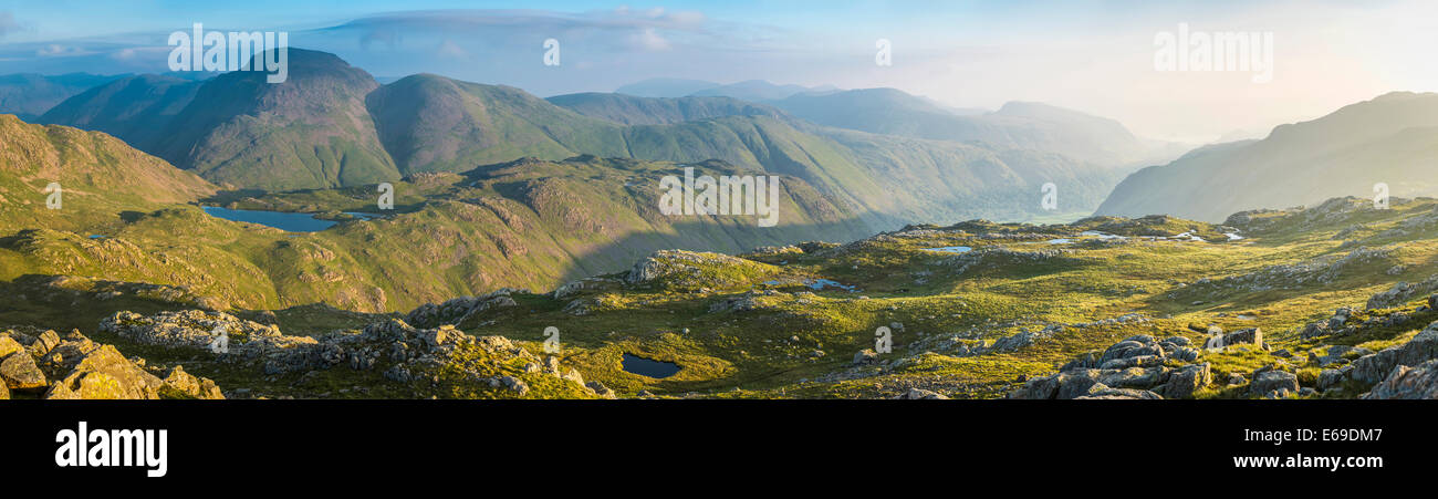 Rolling green hills distant hi-res stock photography and images - Alamy