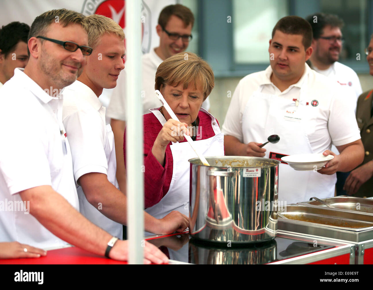 Bonn, Germany. 19th Aug, 2014. German Chancellor Angela Merkel (C ...