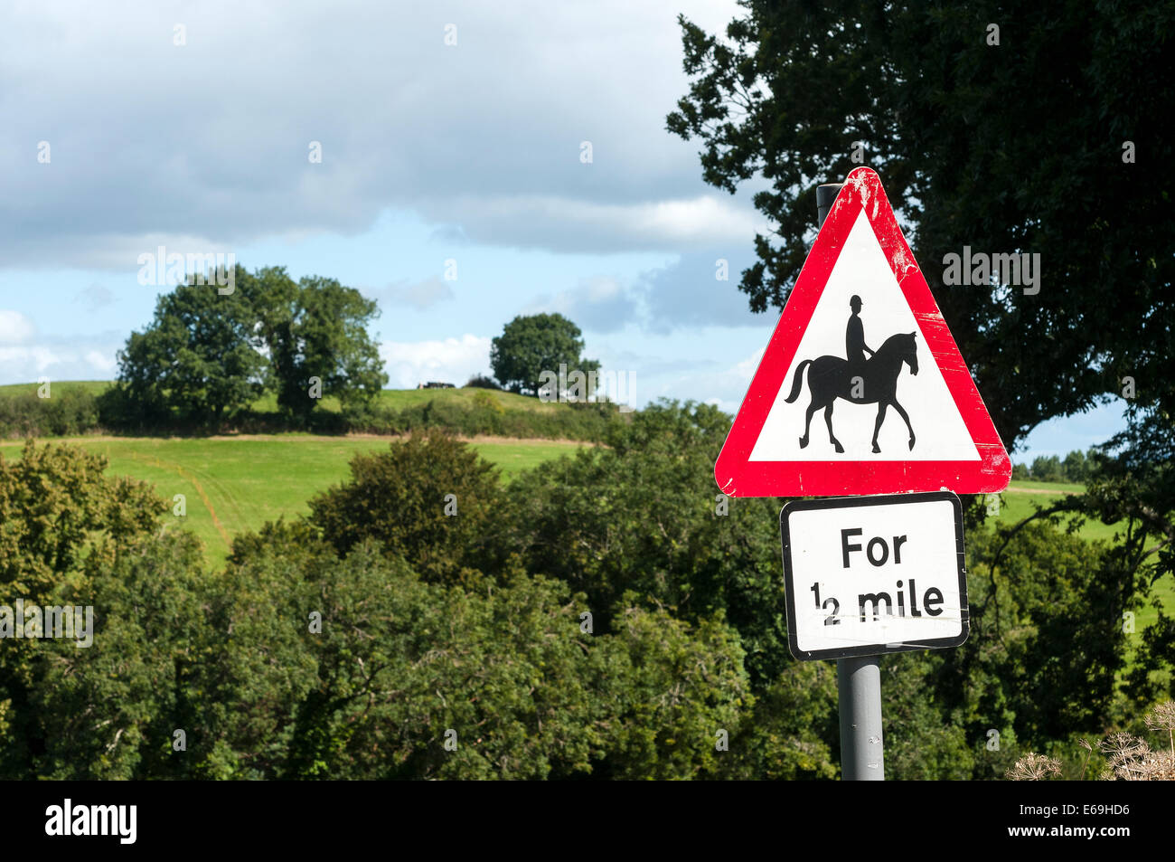 Horse riding sign hi-res stock photography and images - Alamy