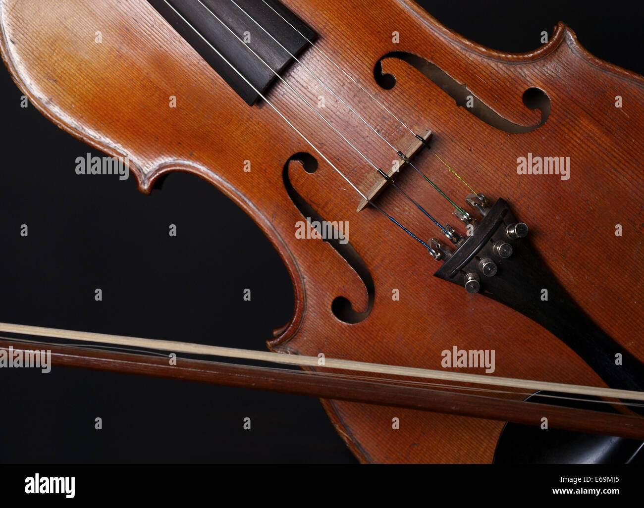 Violins And Bows High Resolution Stock Photography and Images - Alamy