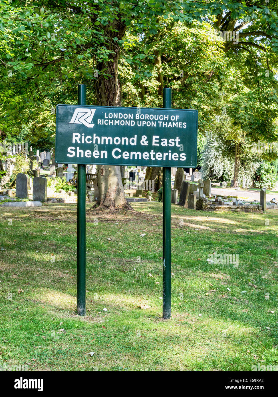 Richmond and East Sheen graveyard and cemetery with sign, tombstones ...