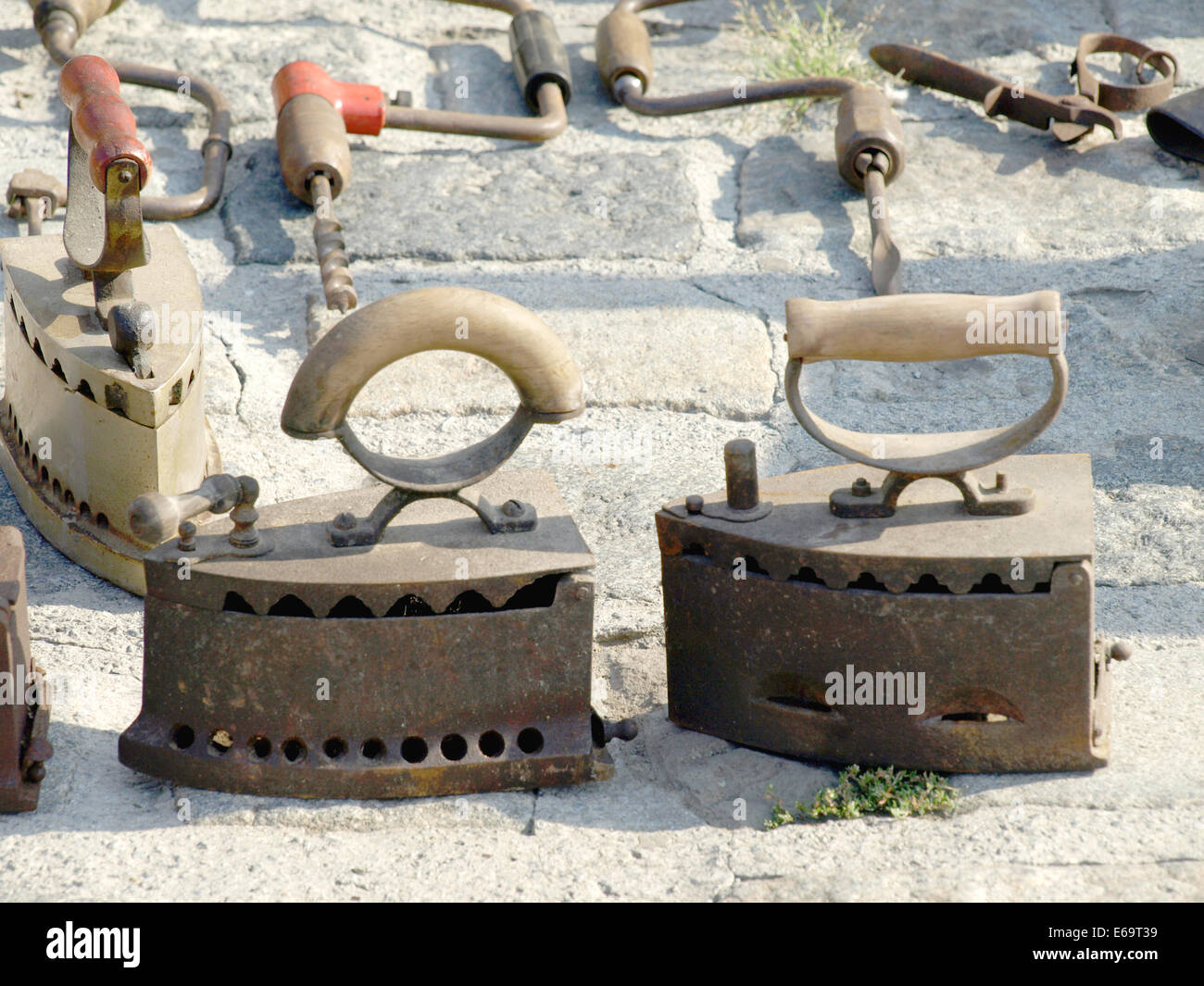 Exibition of old items at the antique fair Stock Photo - Alamy