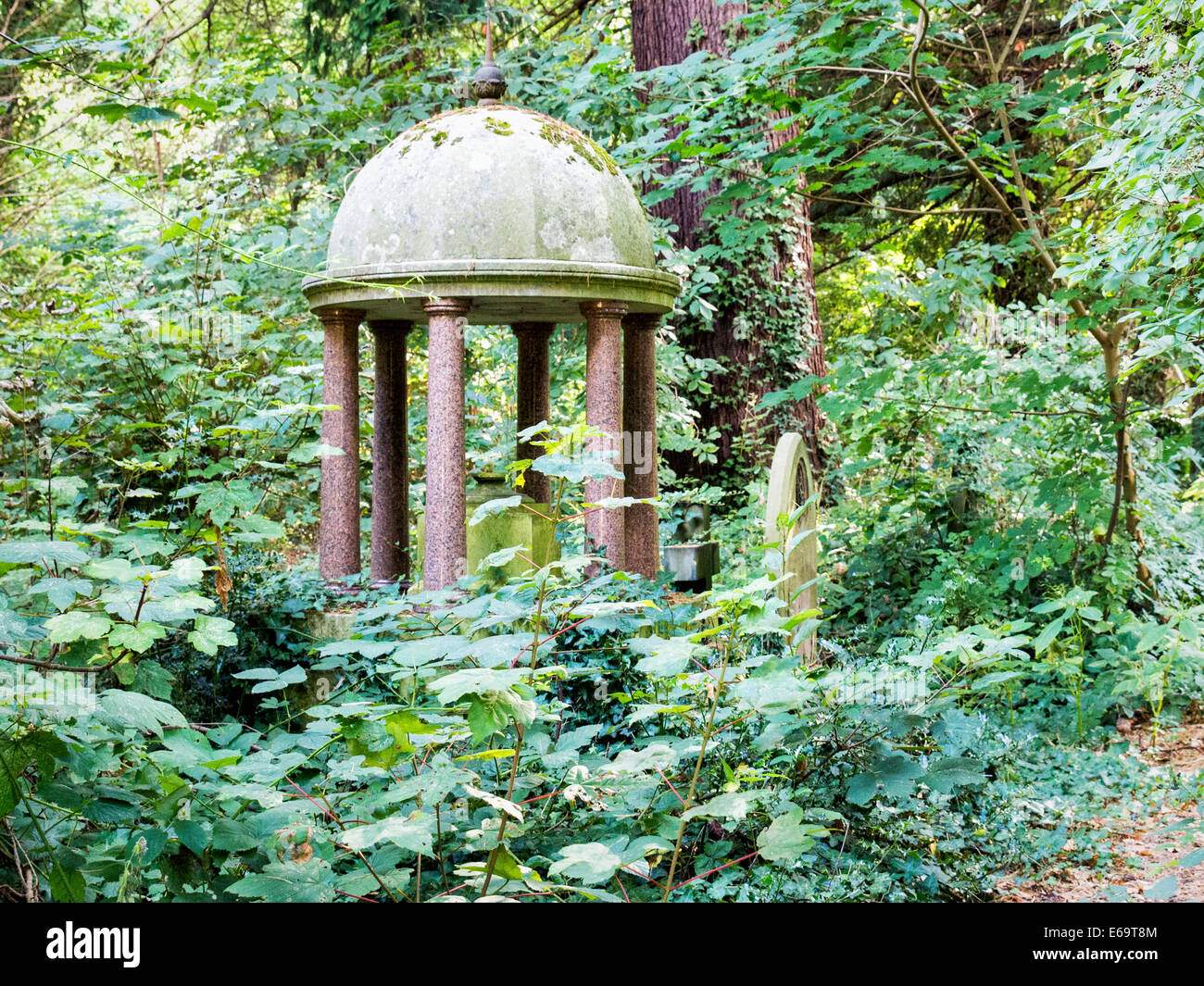 Burial ground surrey hi-res stock photography and images - Alamy
