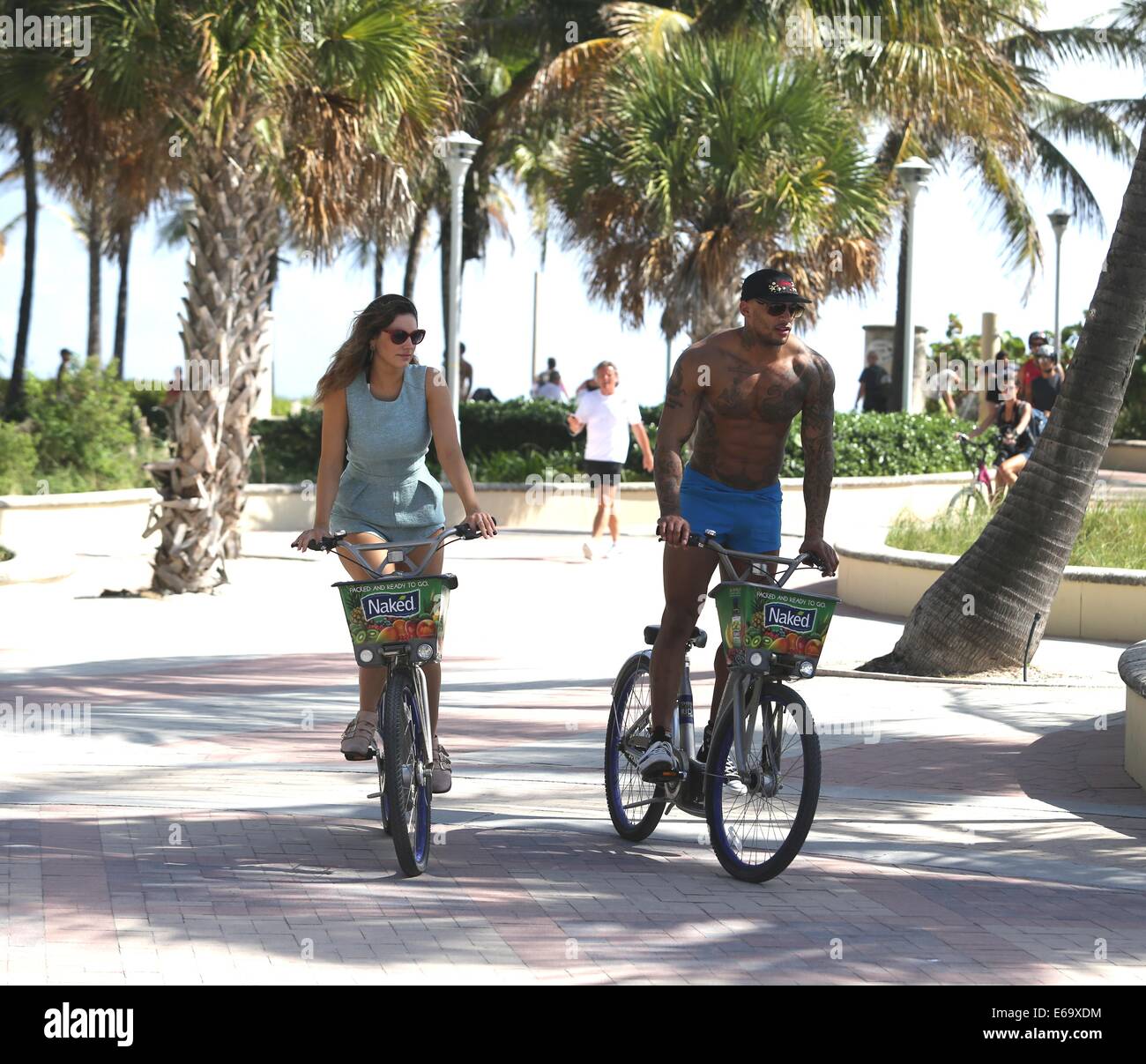 Kelly Brook and boyfriend David McIntosh relax together during their ...