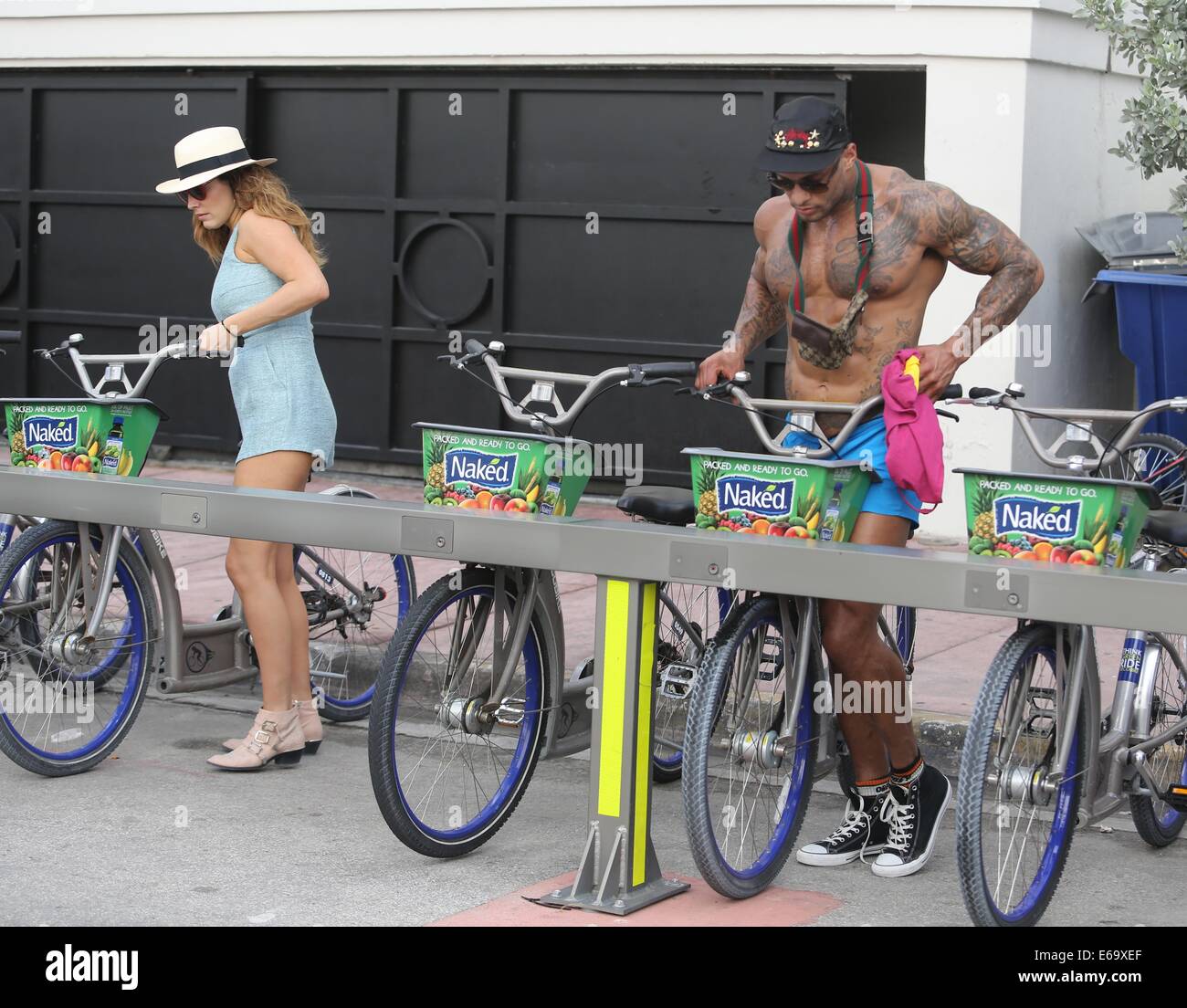 Kelly Brook and boyfriend David McIntosh relax together during their ...