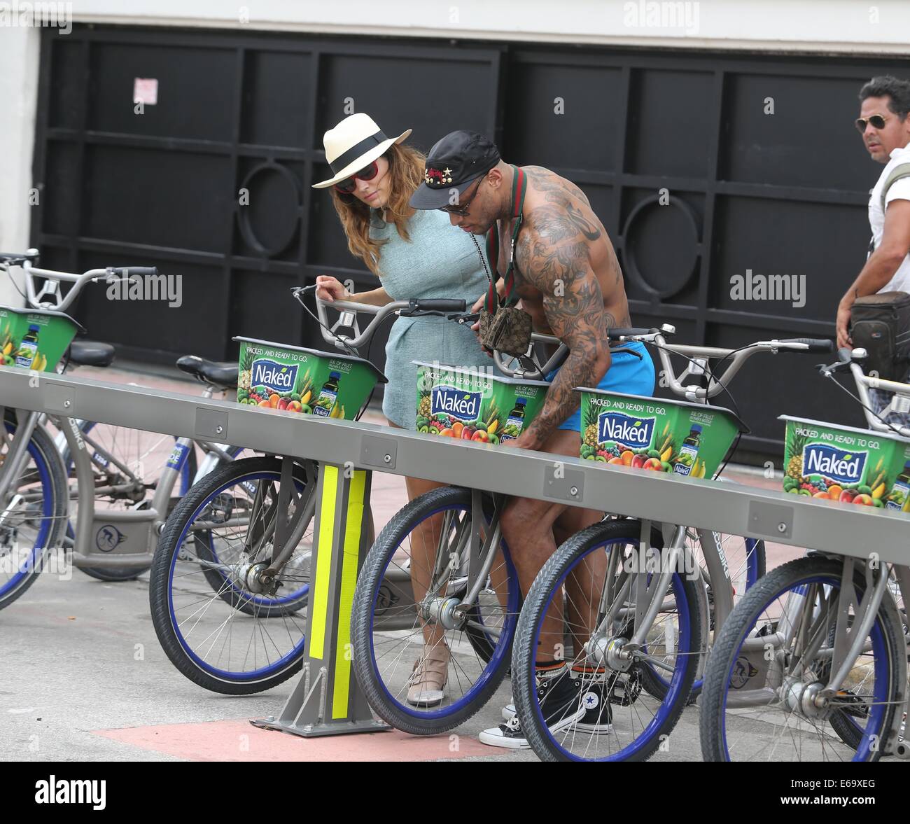 Kelly Brook and boyfriend David McIntosh relax together during their ...