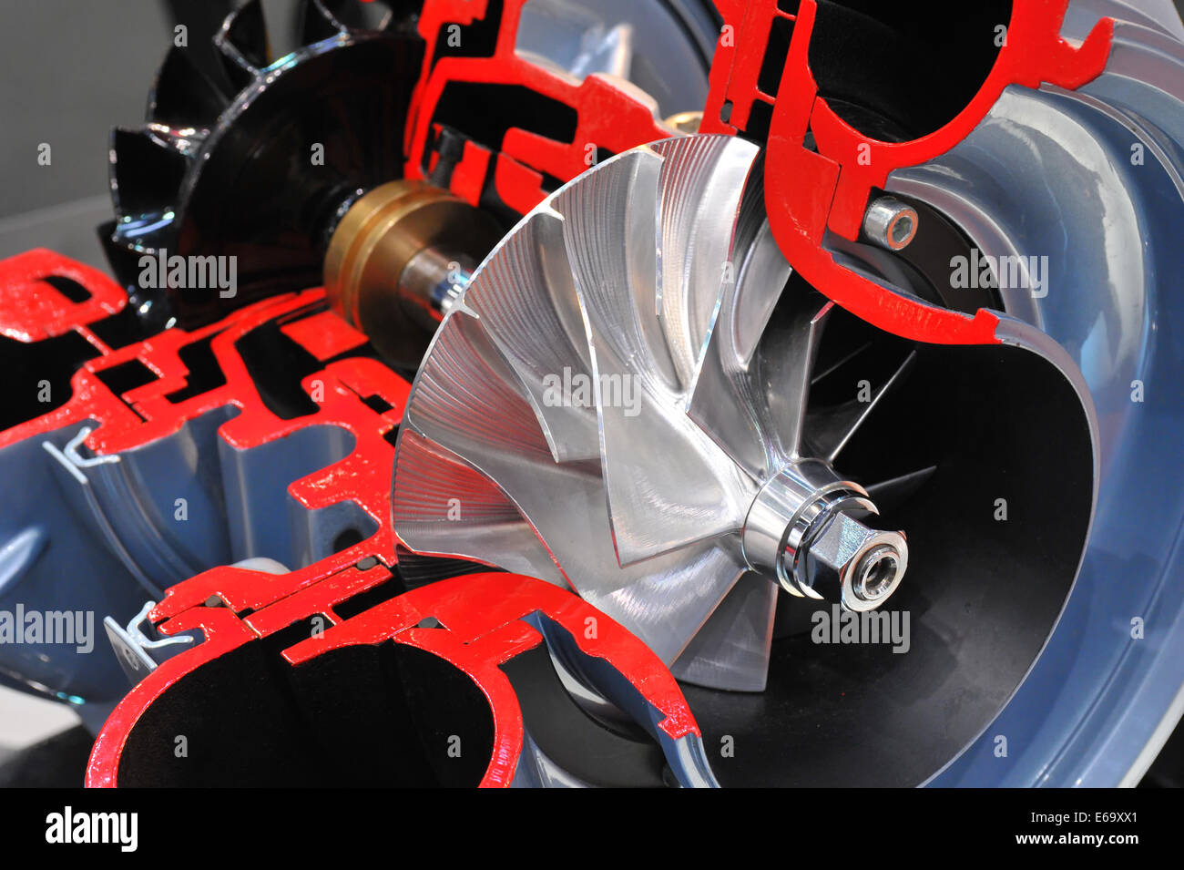 Engine build hi-res stock photography and images - Alamy