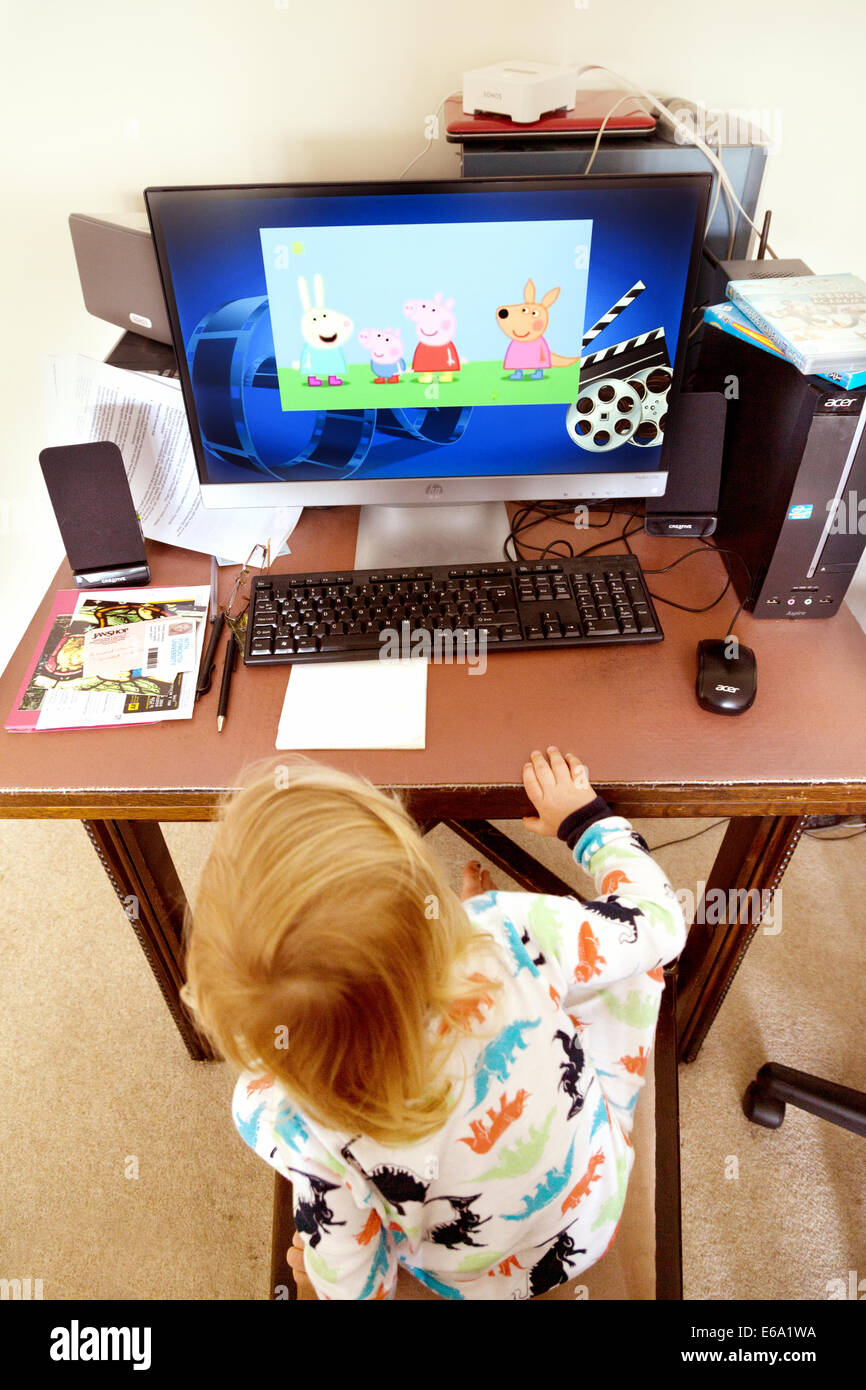 Pig Cartoon Sitting High Resolution Stock Photography and Images - Alamy