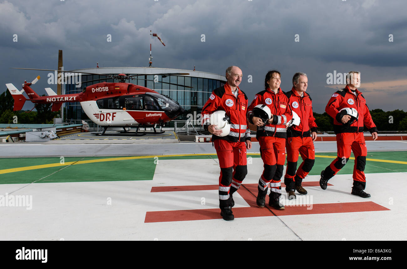 The crew of the rescue helicopter DRF "Christoph Berlin" on the ...