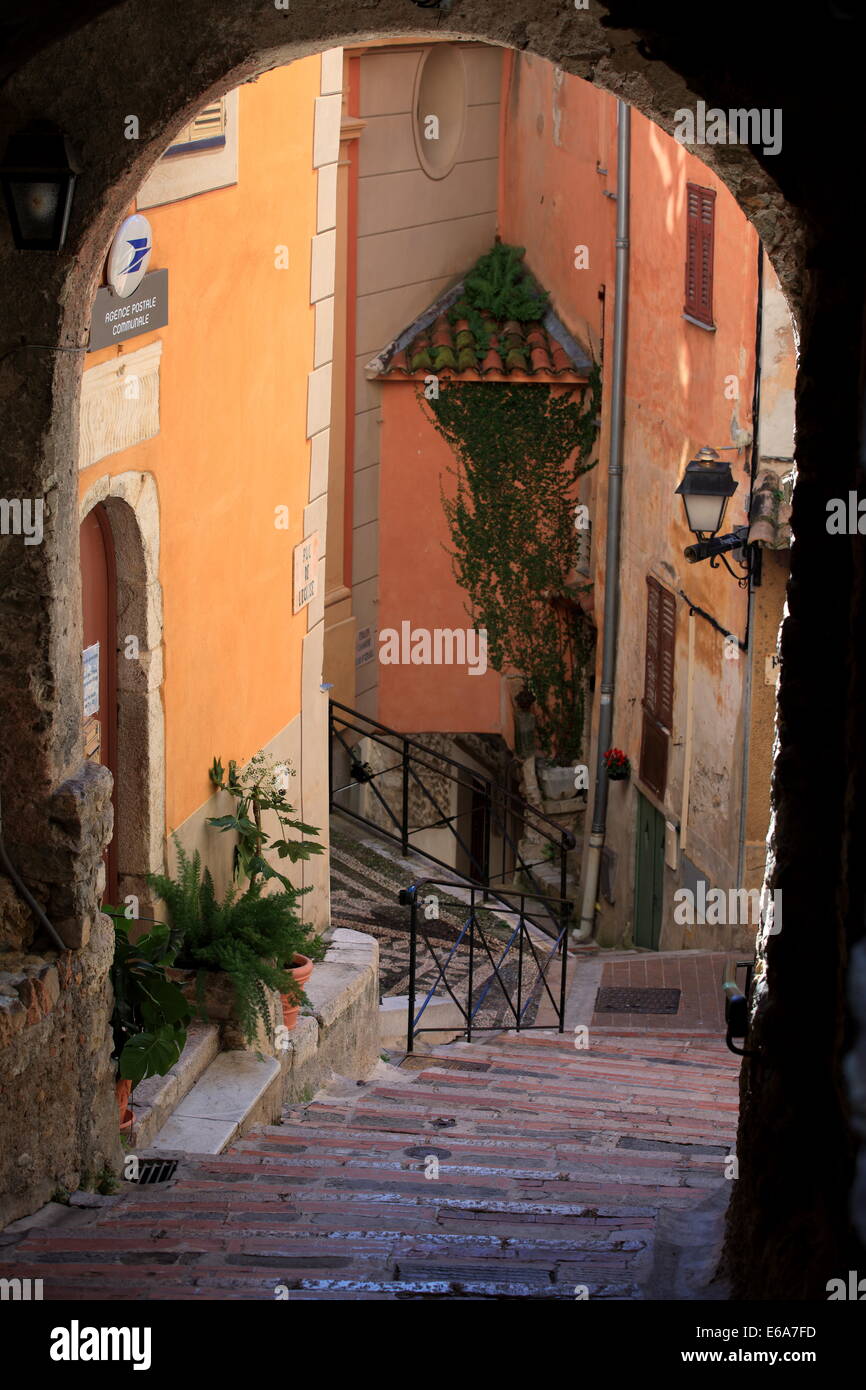Medieval french street hi-res stock photography and images - Alamy