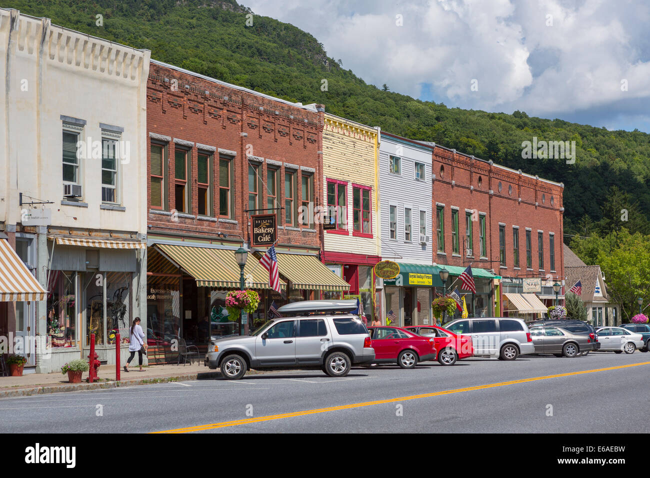 BRISTOL, VERMONT, USA - Main Street, Roue 116, and mountains Stock ...
