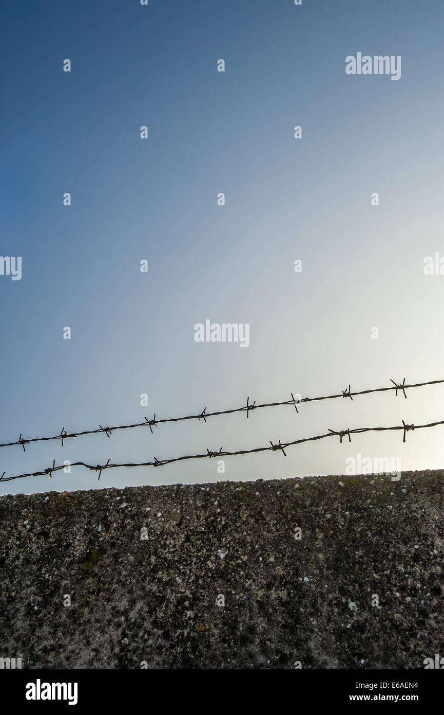 Wall barbed wire sunset hi-res stock photography and images - Alamy
