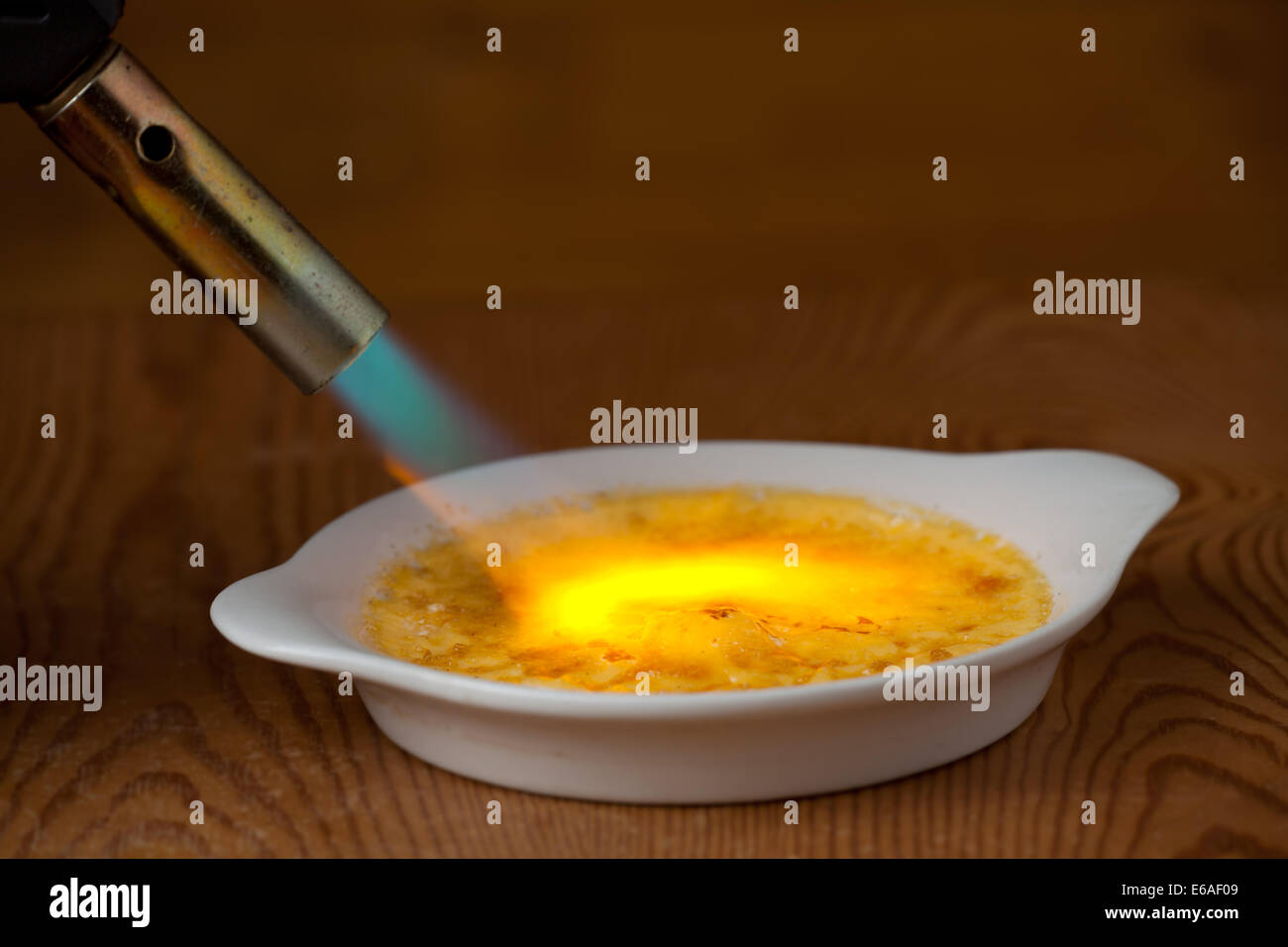 flambe,creme brulee,to caramelize Stock Photo - Alamy