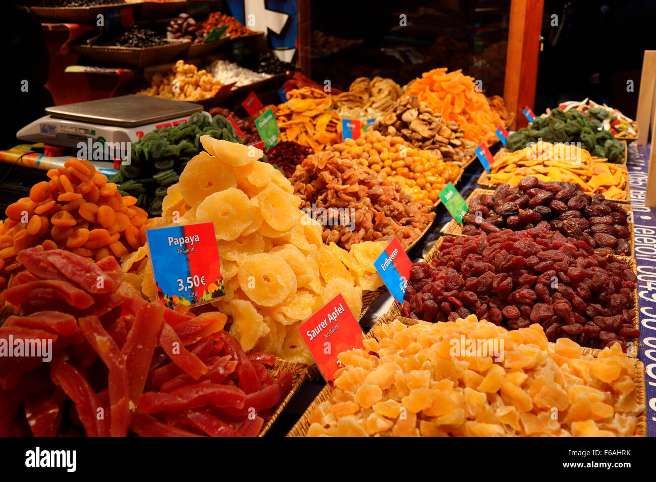 Fruit booth hi-res stock photography and images - Alamy