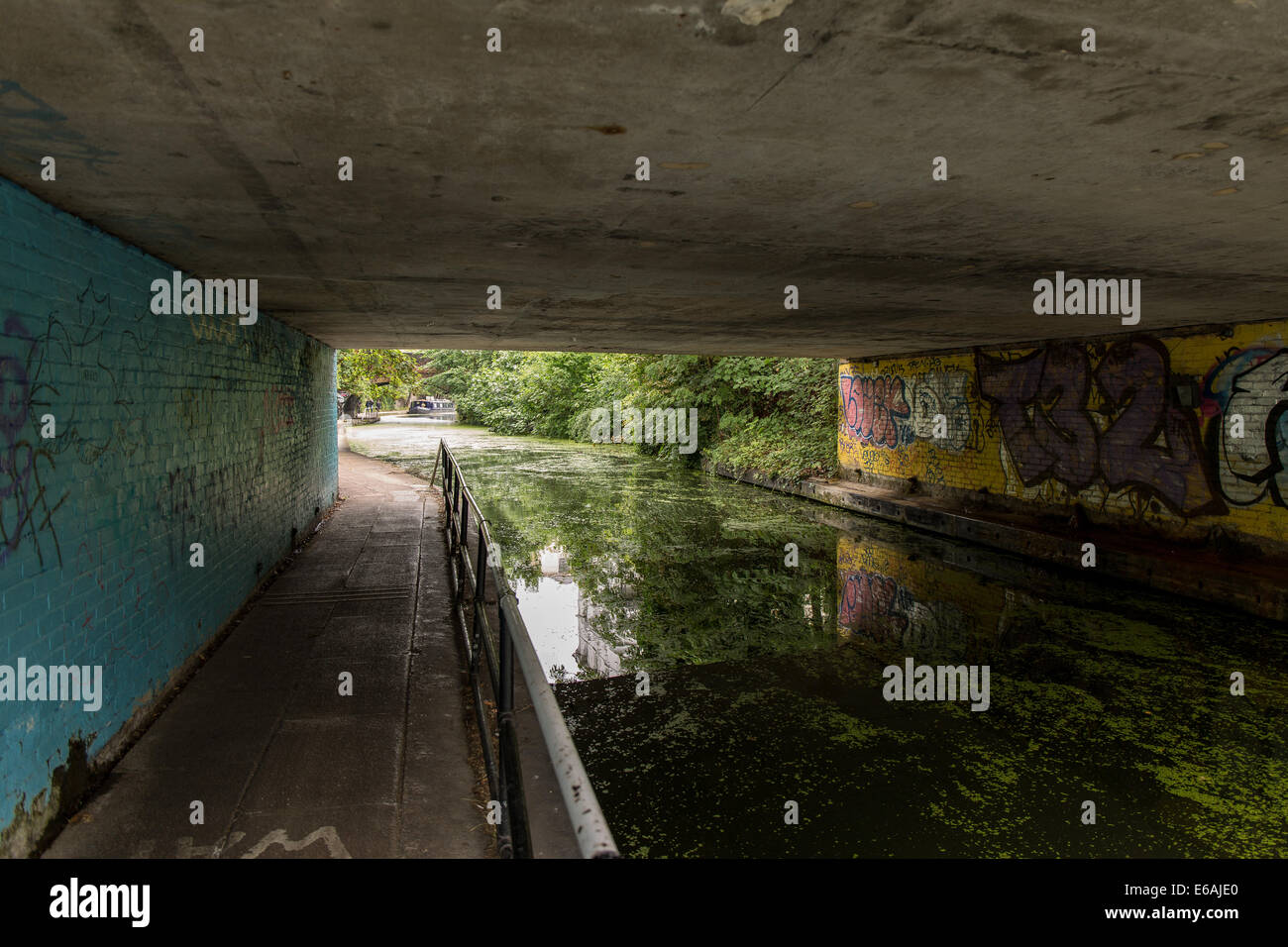 Under a road bridge on the canal Stock Photo - Alamy