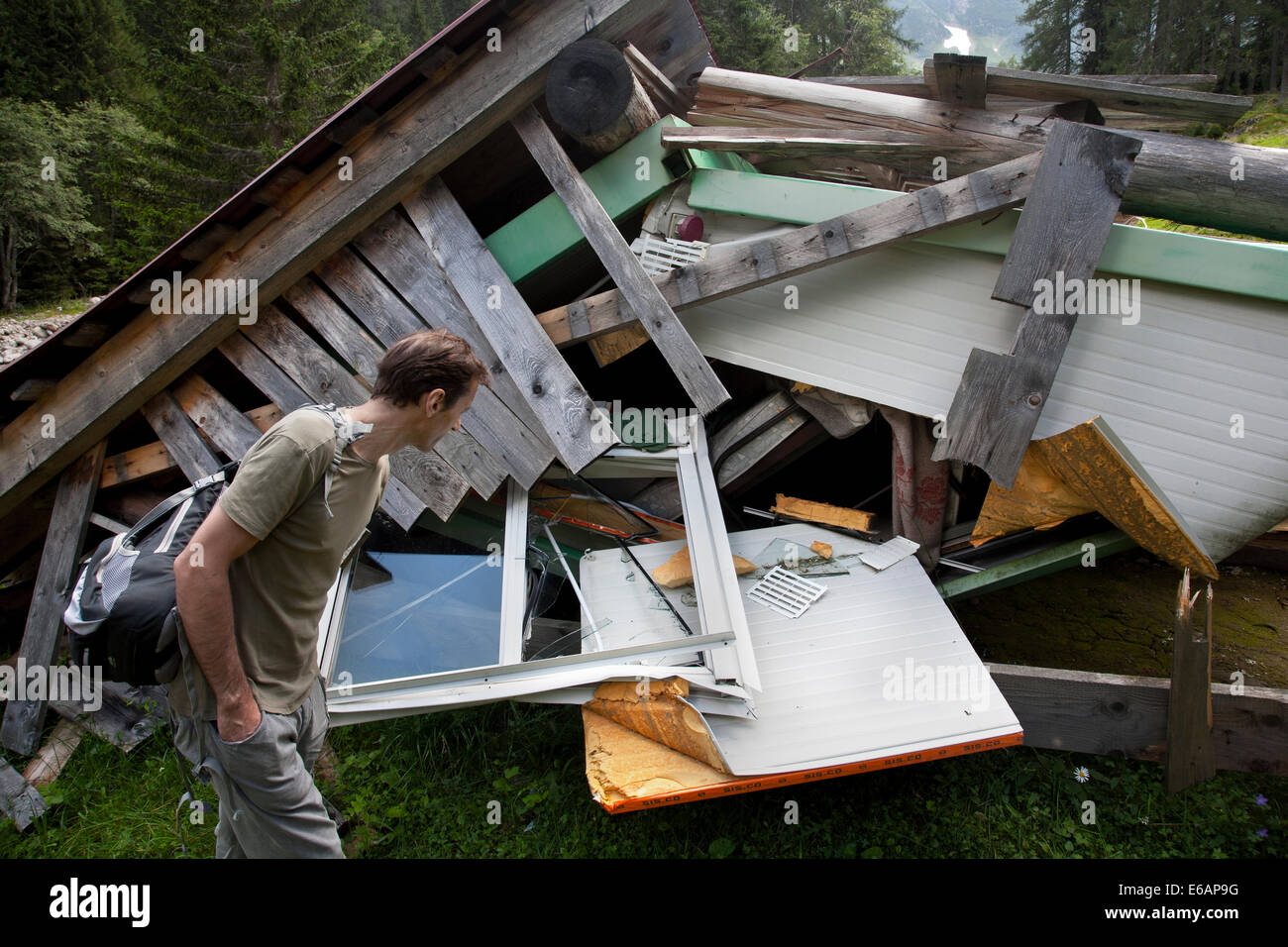 Man collapsed hi-res stock photography and images - Alamy