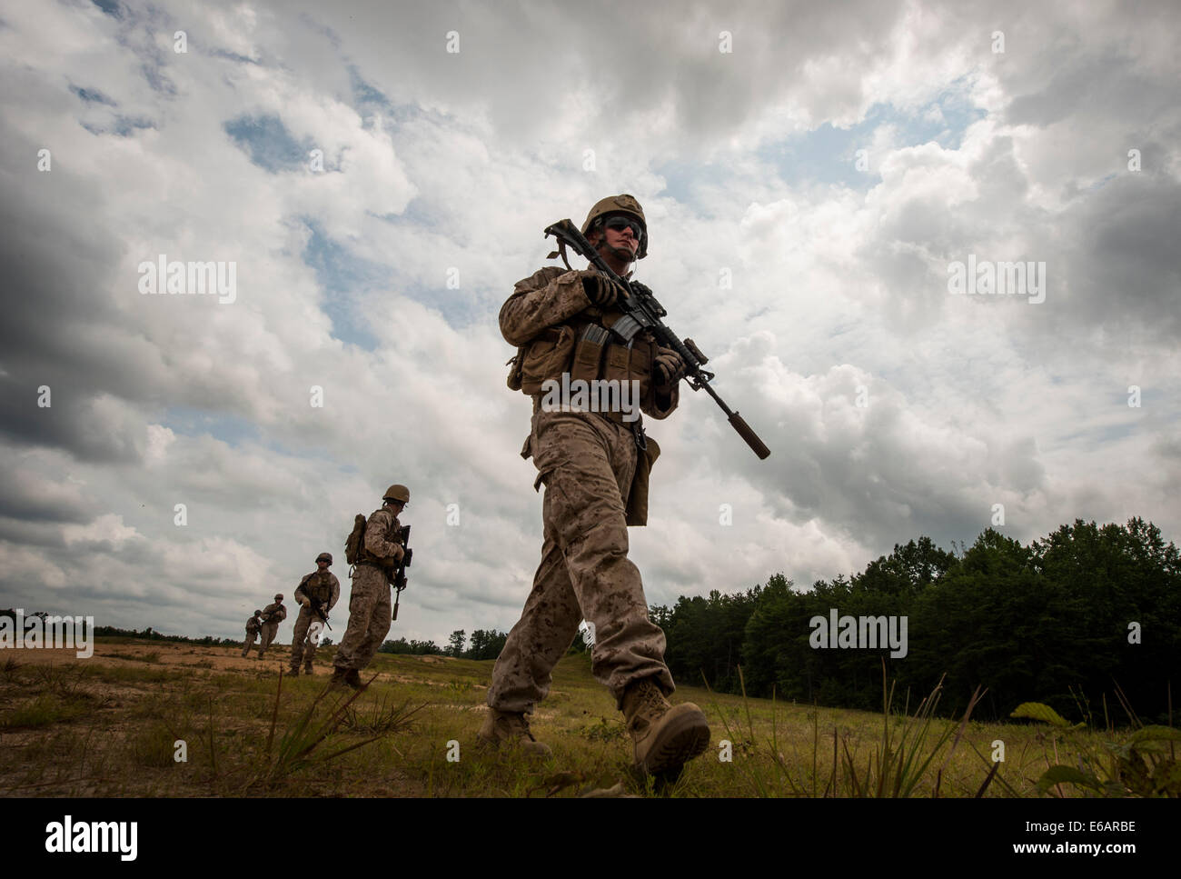 U.S. Marines assigned to Echo Company, 4th Reconnaissance Battalion ...