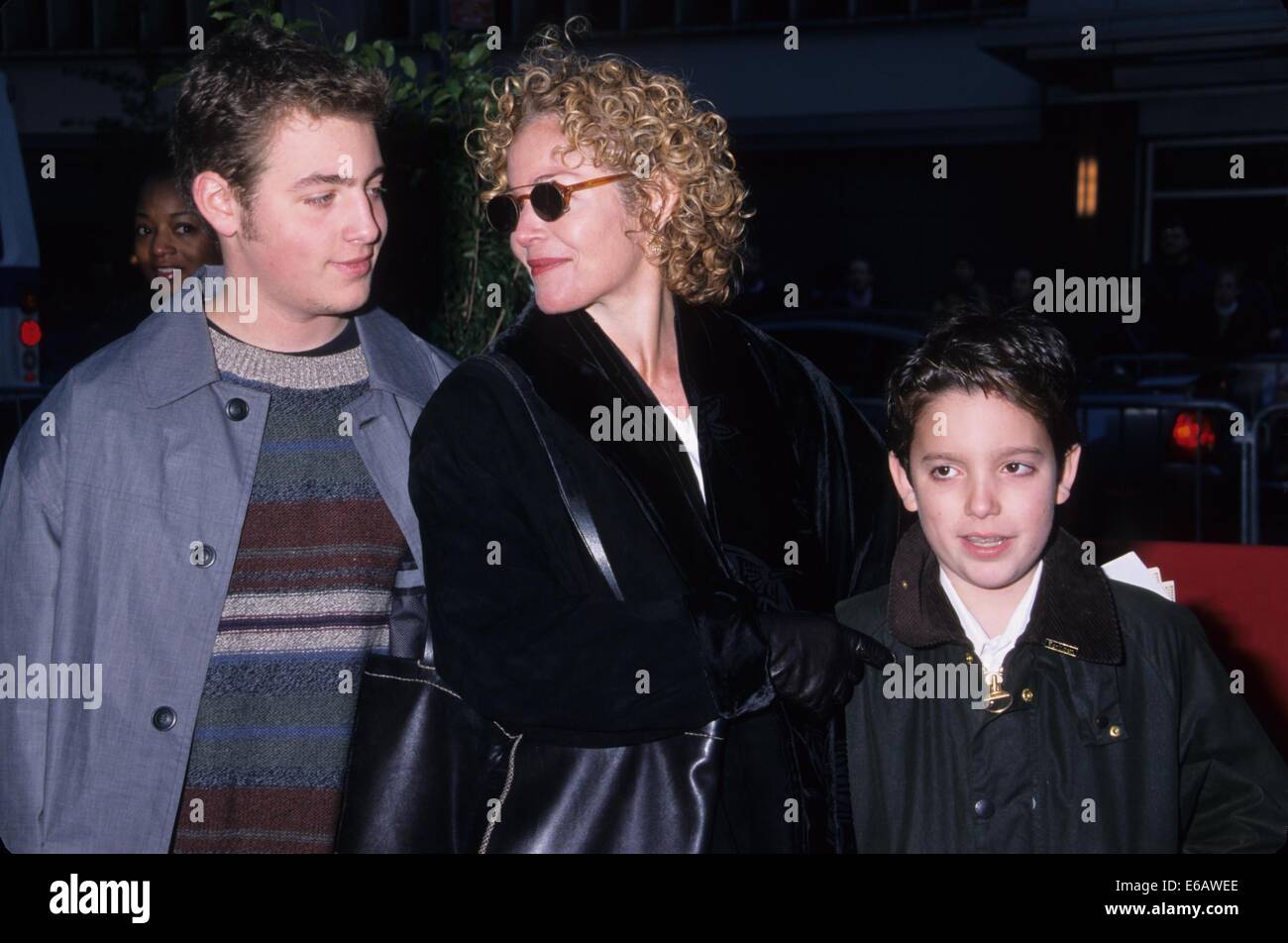 Amy irving sons max samuel hi-res stock photography and images - Alamy