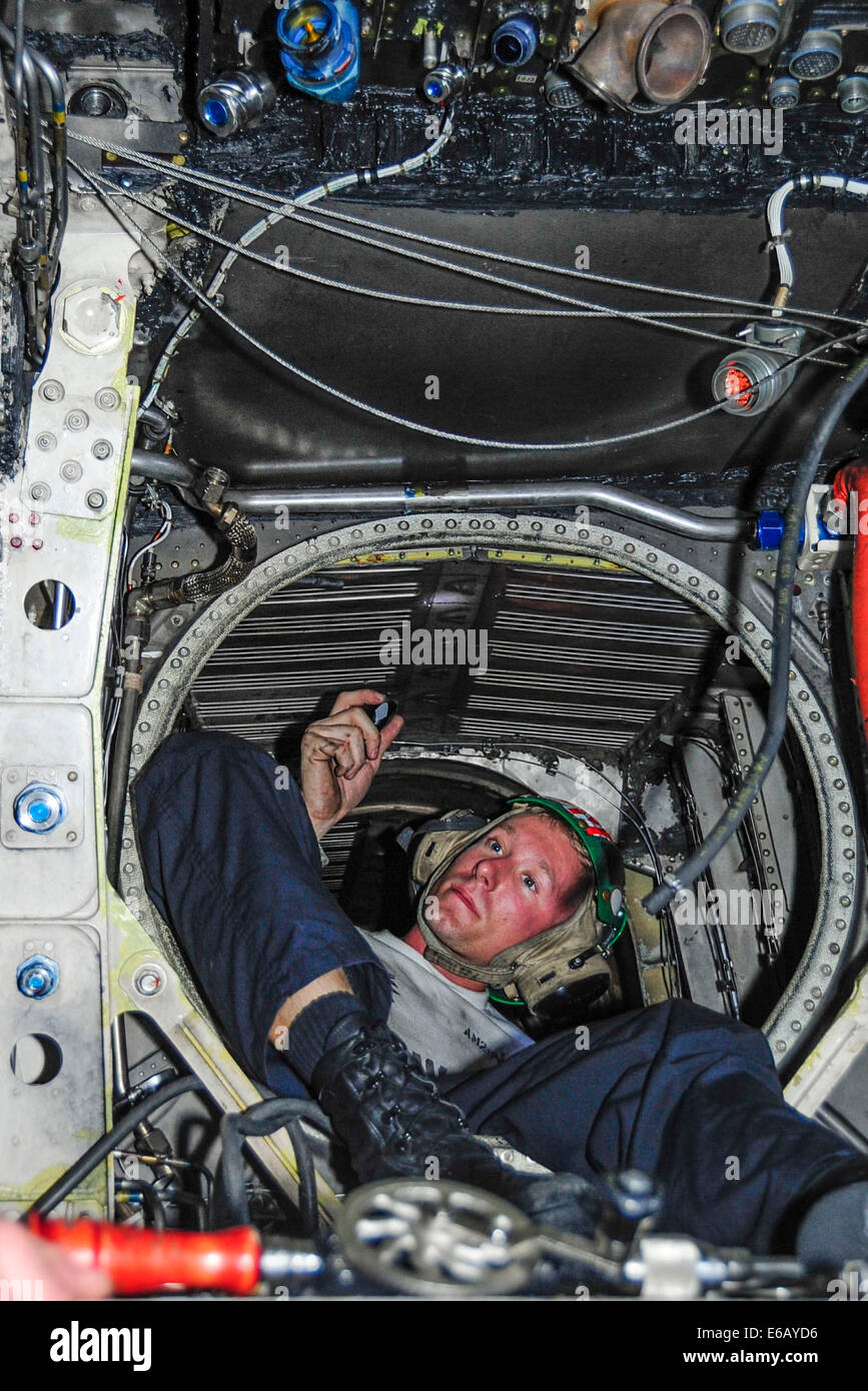 Aviation Mechanic High Resolution Stock Photography and Images - Alamy