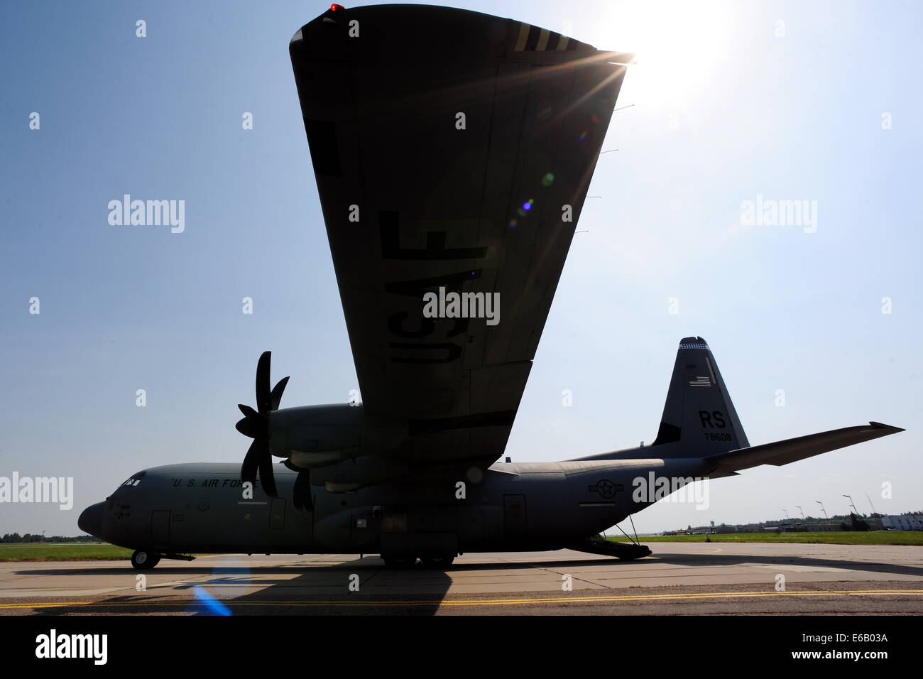 Hercules aircraft hi-res stock photography and images - Alamy
