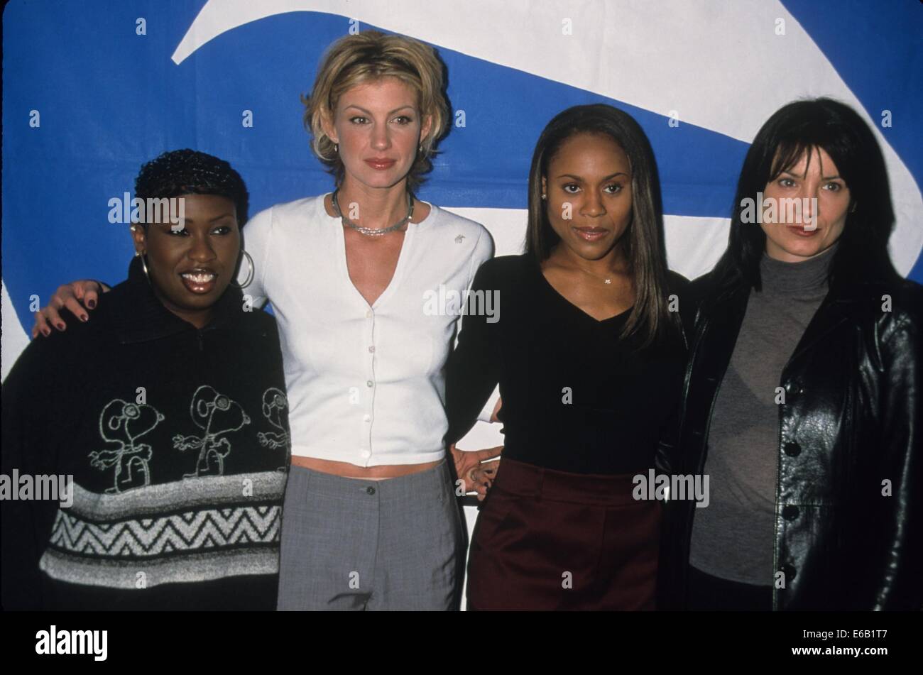 Faith hill 1999 hi-res stock photography and images - Alamy