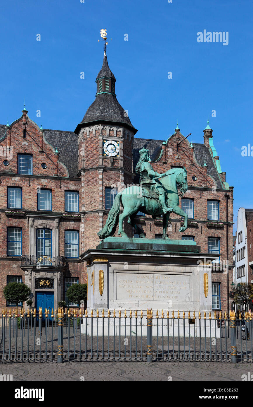 Jan wellem sculpture hi-res stock photography and images - Alamy