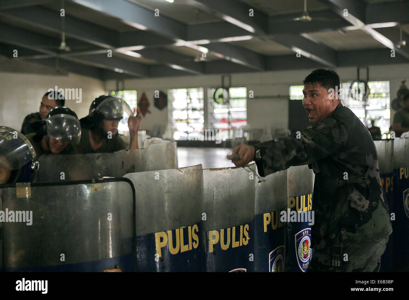 Riot control training hi-res stock photography and images - Alamy