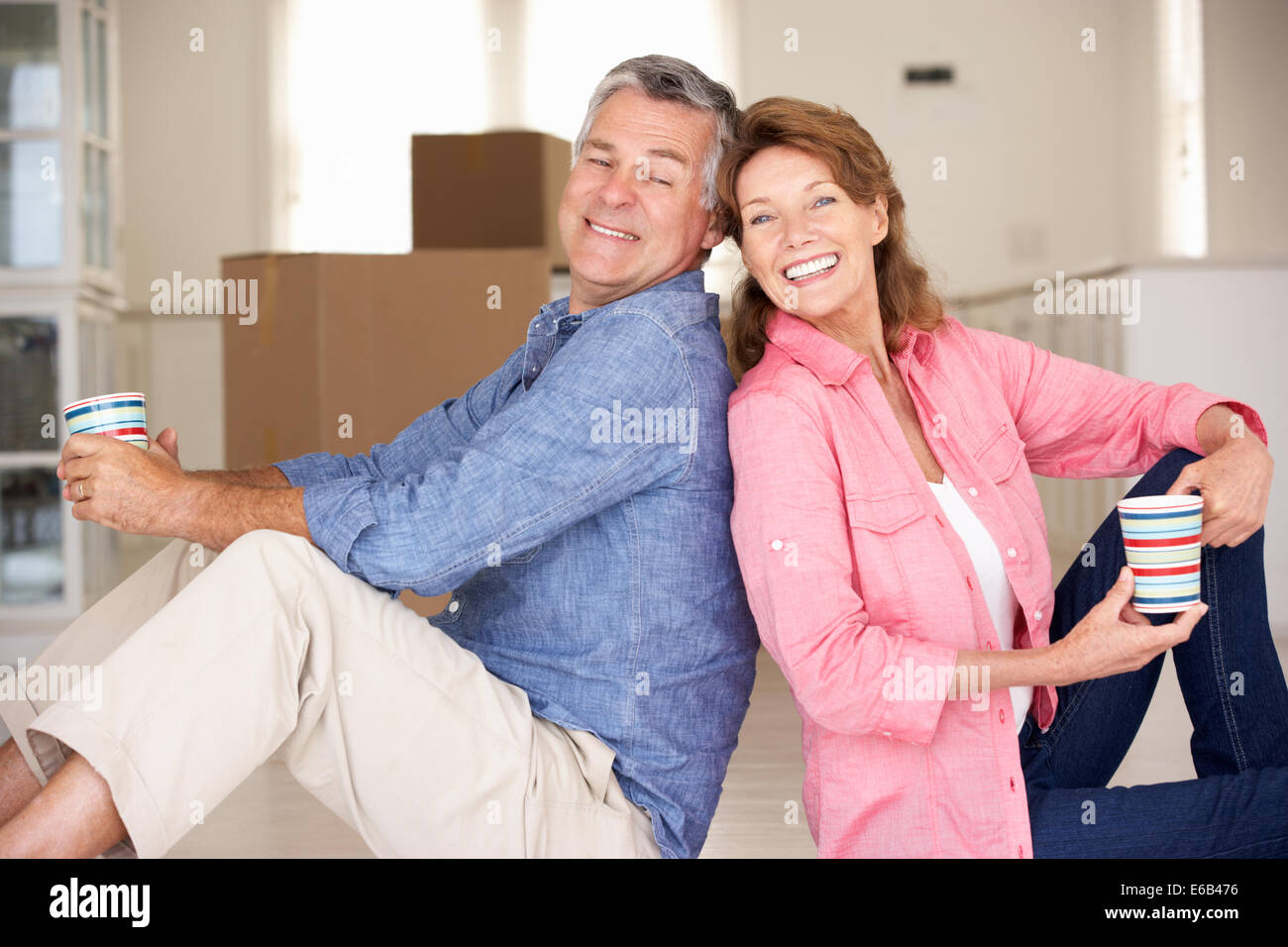 Senior lady moving home hi-res stock photography and images - Alamy
