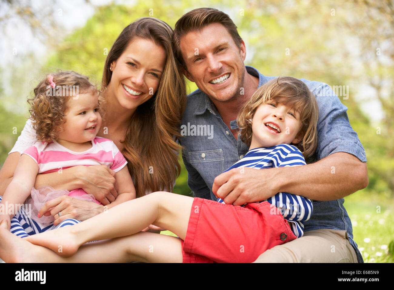 Father mother two daughters one son hi-res stock photography and images ...