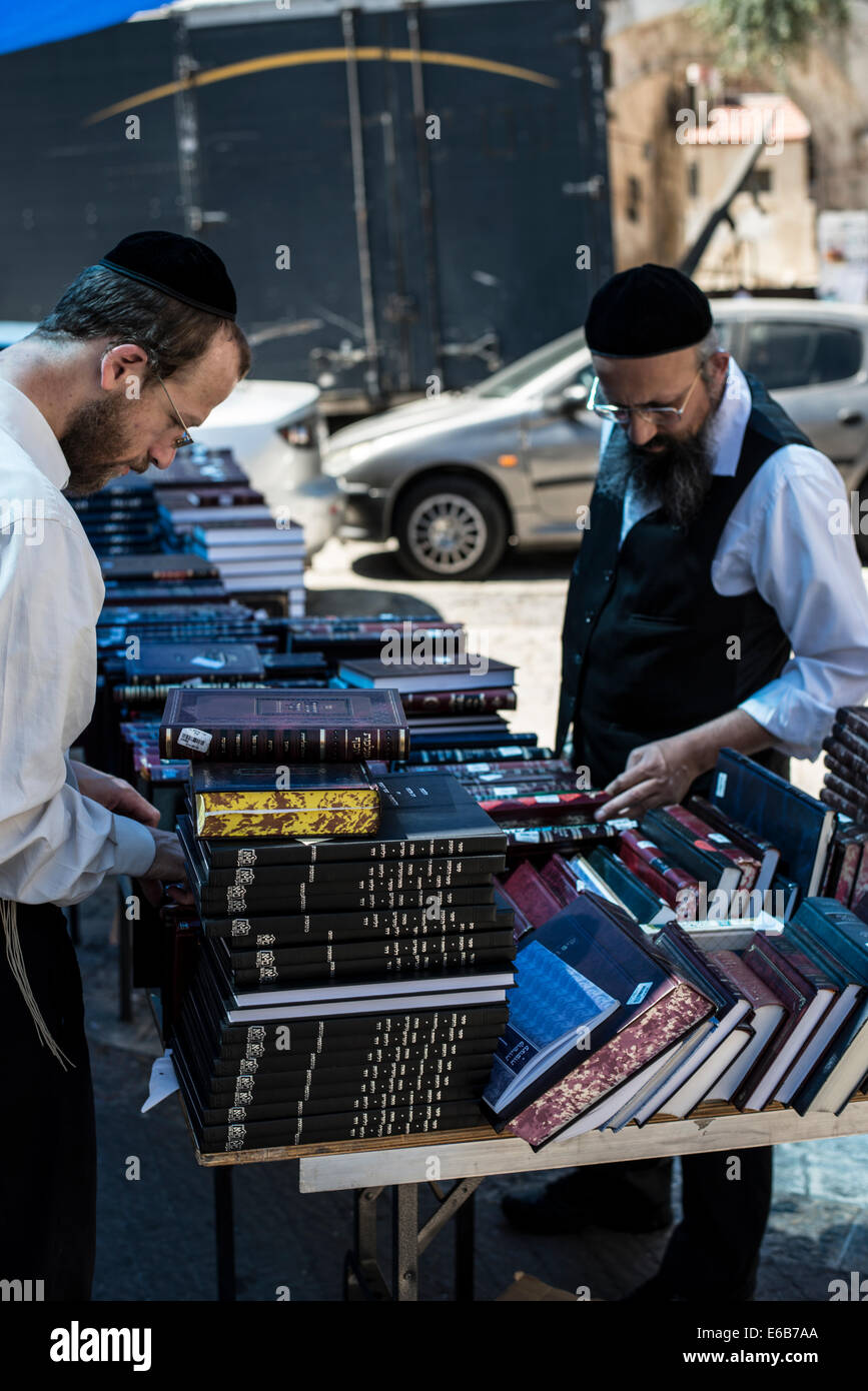 Meah Shearim,Jerusalem, (Hundred Gates ) old Jerusalem neighborhood ...