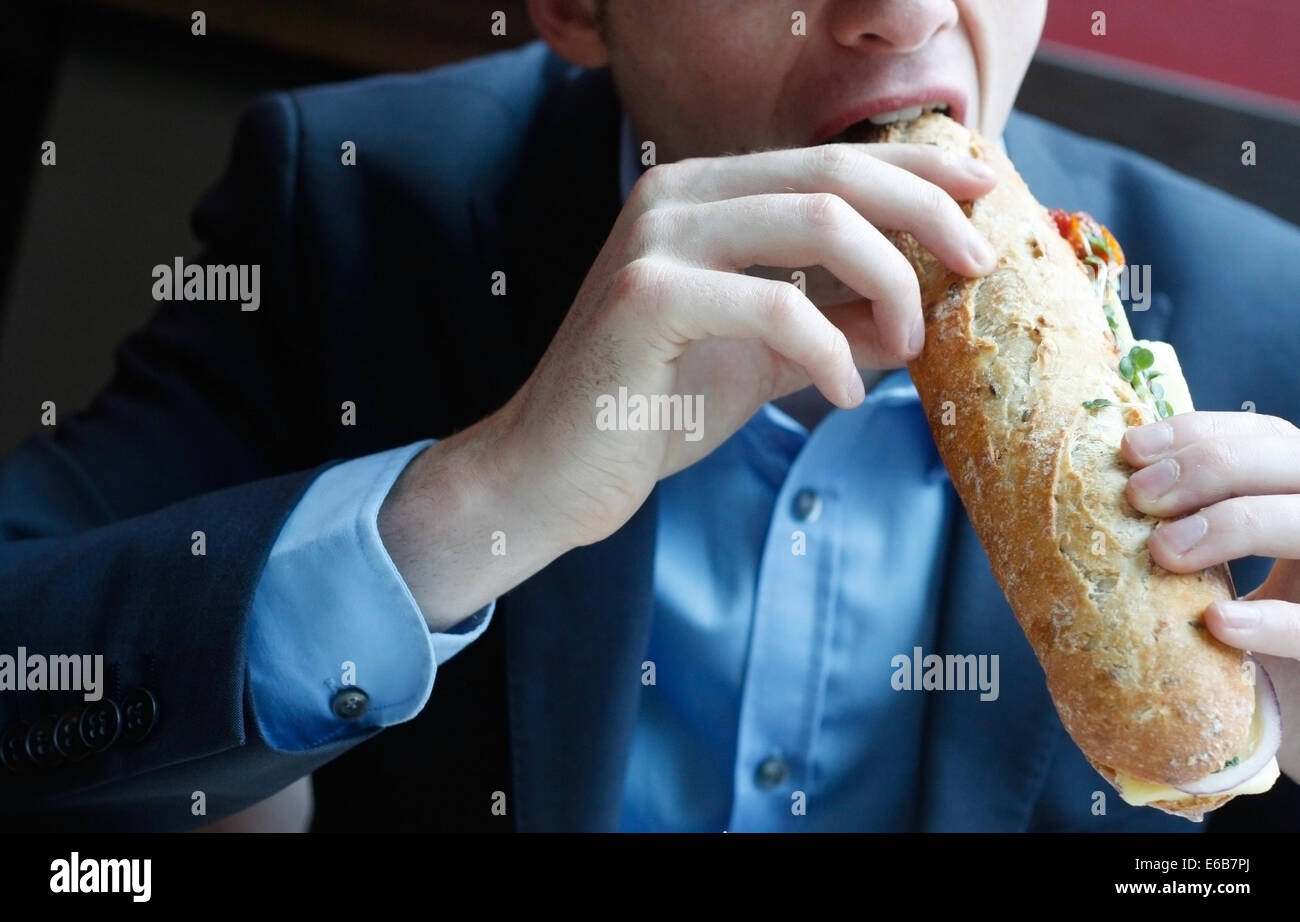 Baguette essen hi-res stock photography and images - Alamy