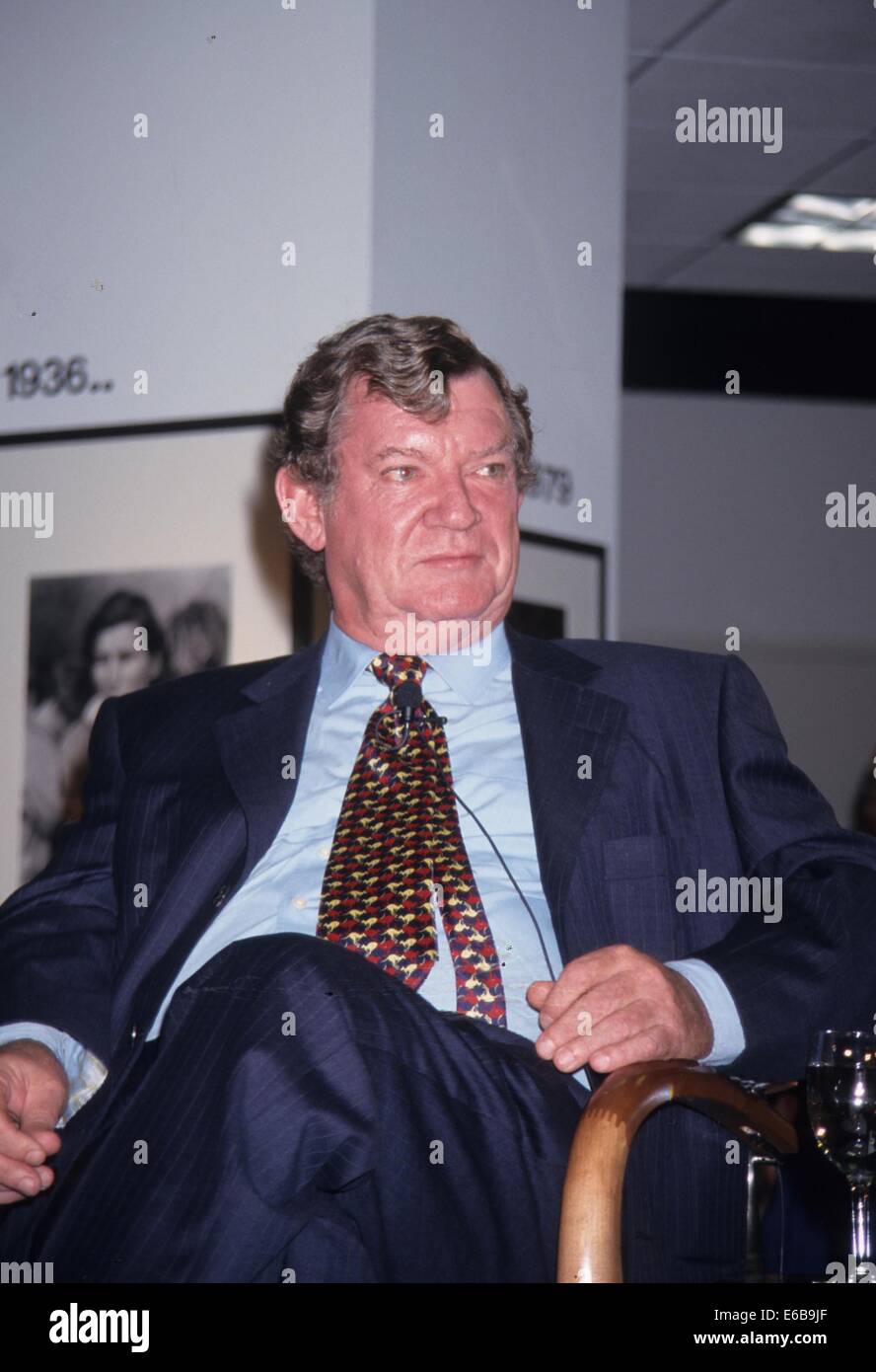 Panel discusion hi-res stock photography and images - Alamy