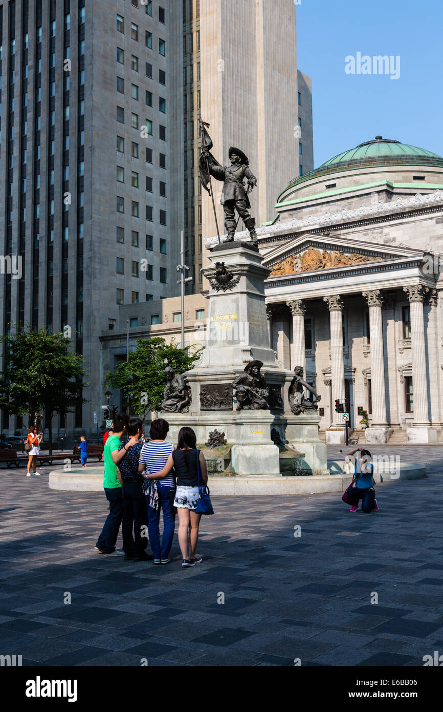 Square old montreal hi-res stock photography and images - Alamy