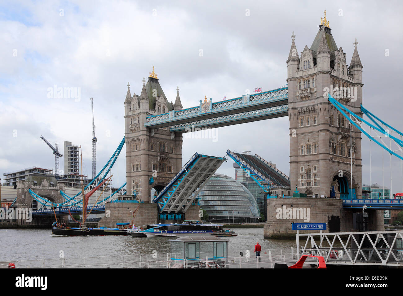 Raised tower bridge hi-res stock photography and images - Alamy