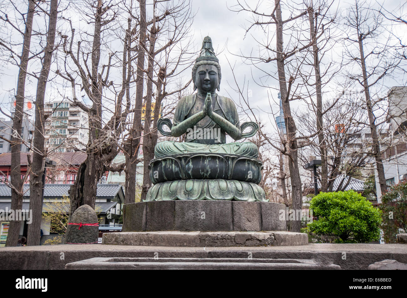 Buddhist figure hi-res stock photography and images - Alamy