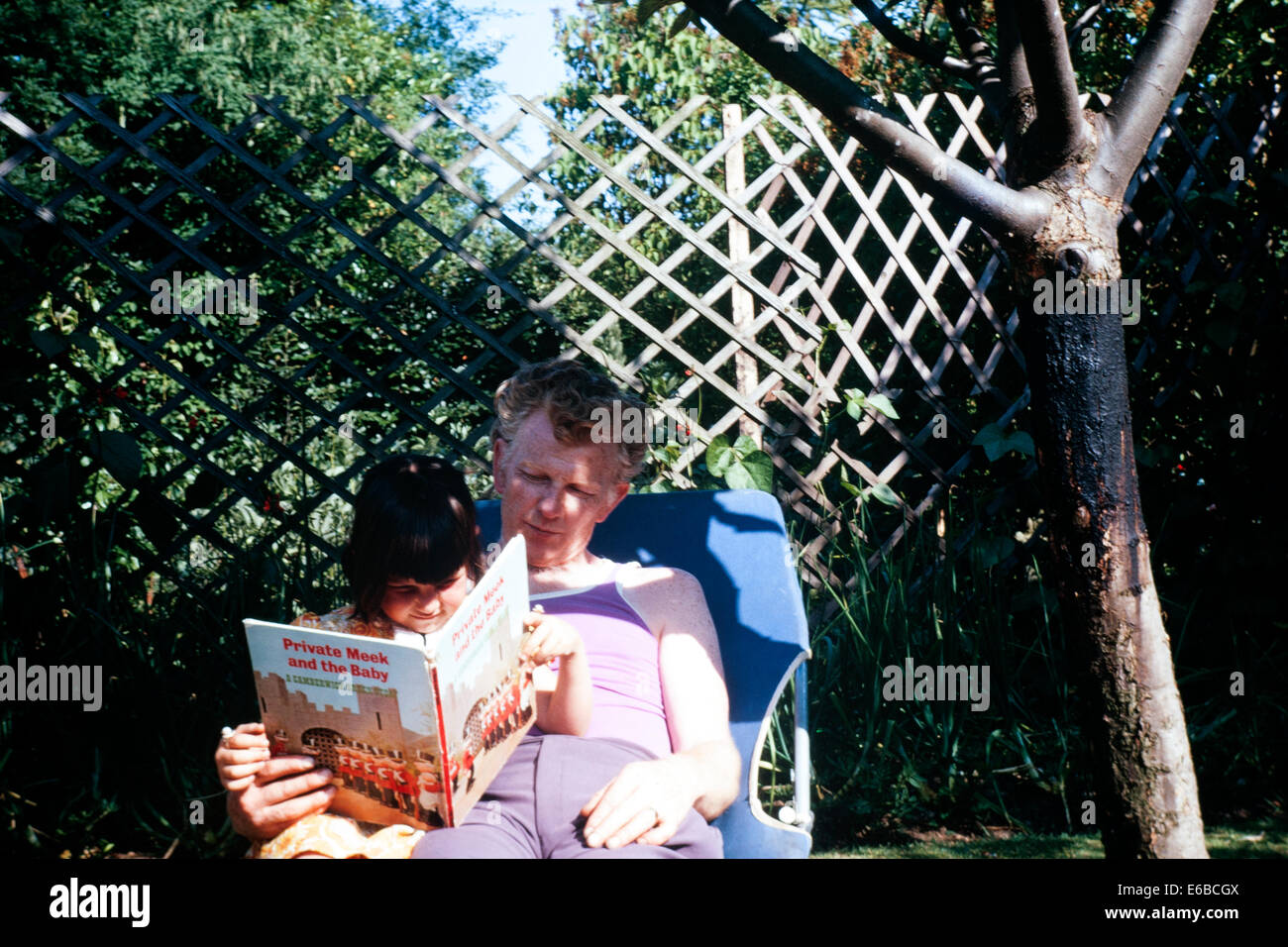 Vintage father daughter 1970s hi-res stock photography and images - Alamy