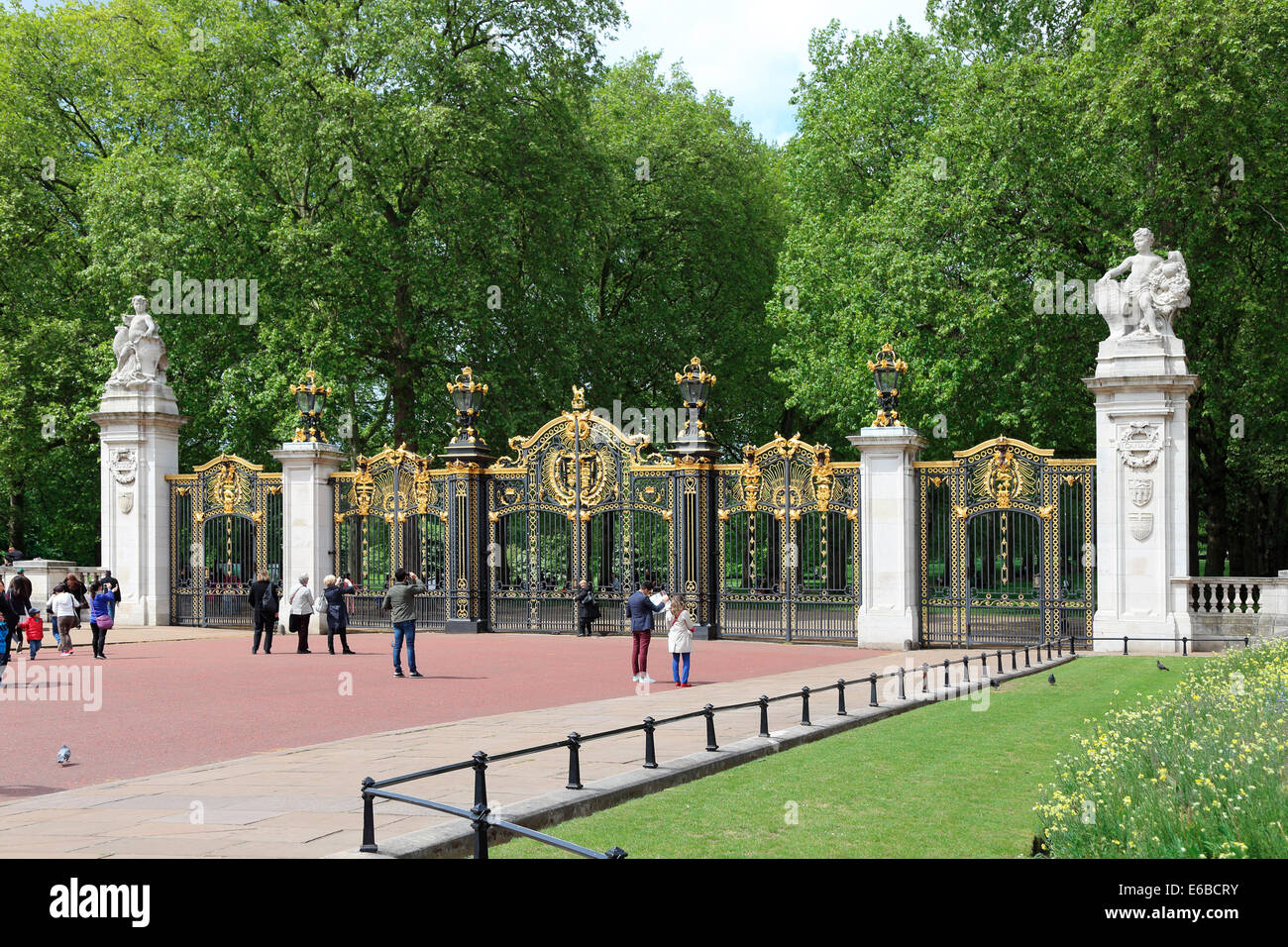 Park gate hi-res stock photography and images - Alamy