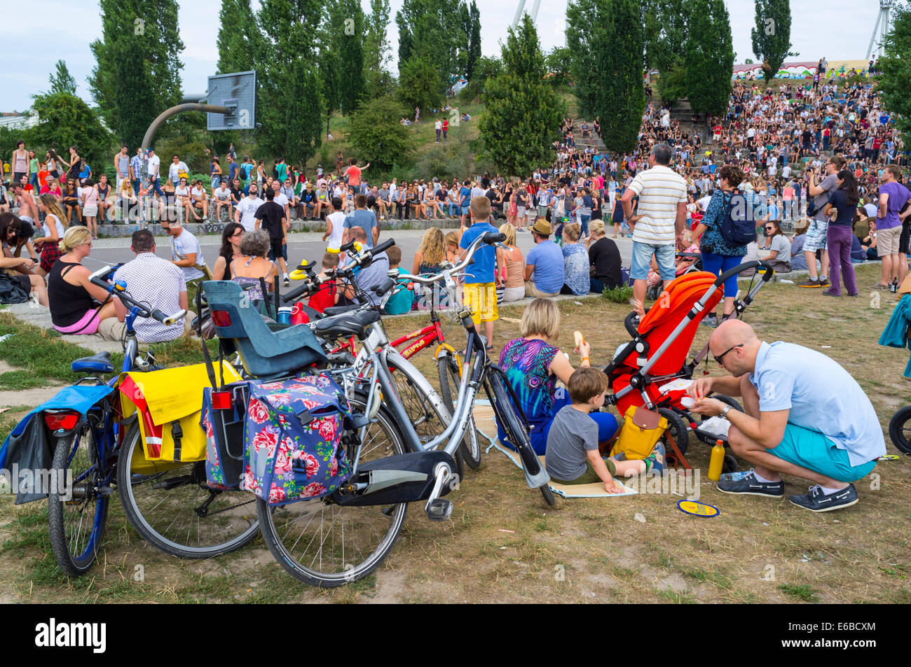 Mauerpark hi-res stock photography and images - Alamy