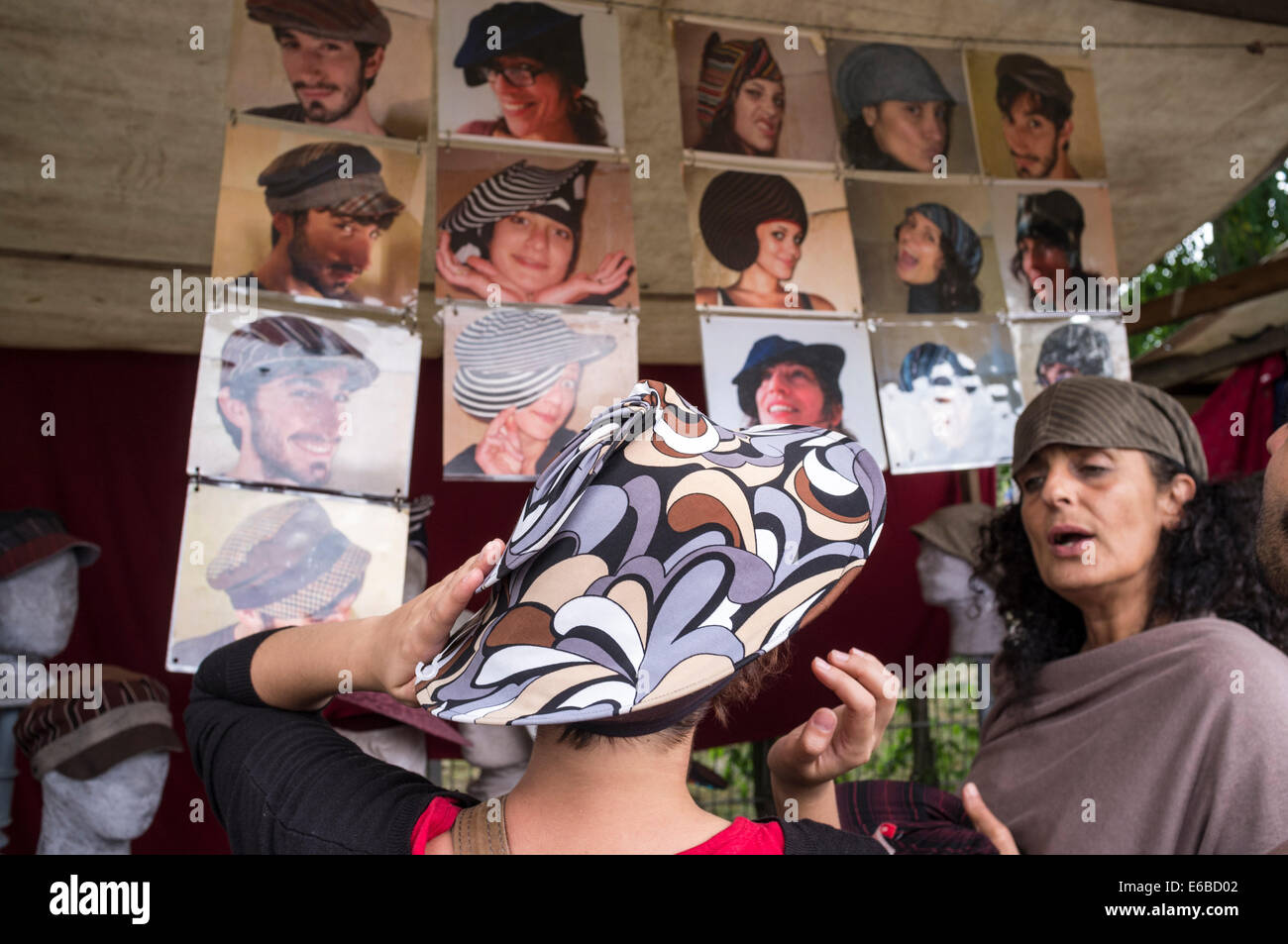 Hat stall at weekend Fleamarket at Mauerpark in Prenzlauer Berg n ...
