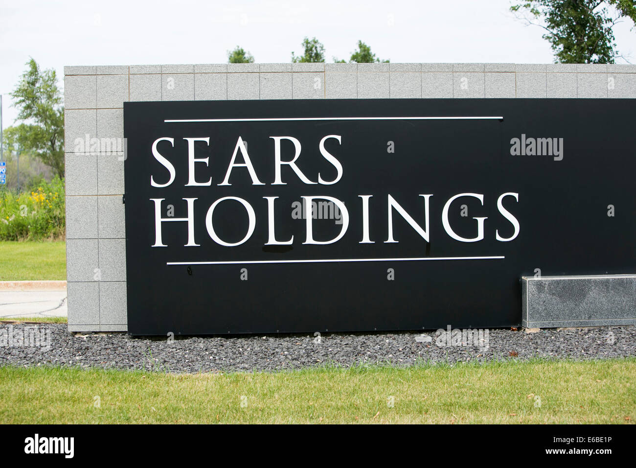 The headquarters of Sears Holdings in Hoffman Estates, Illinois Stock ...