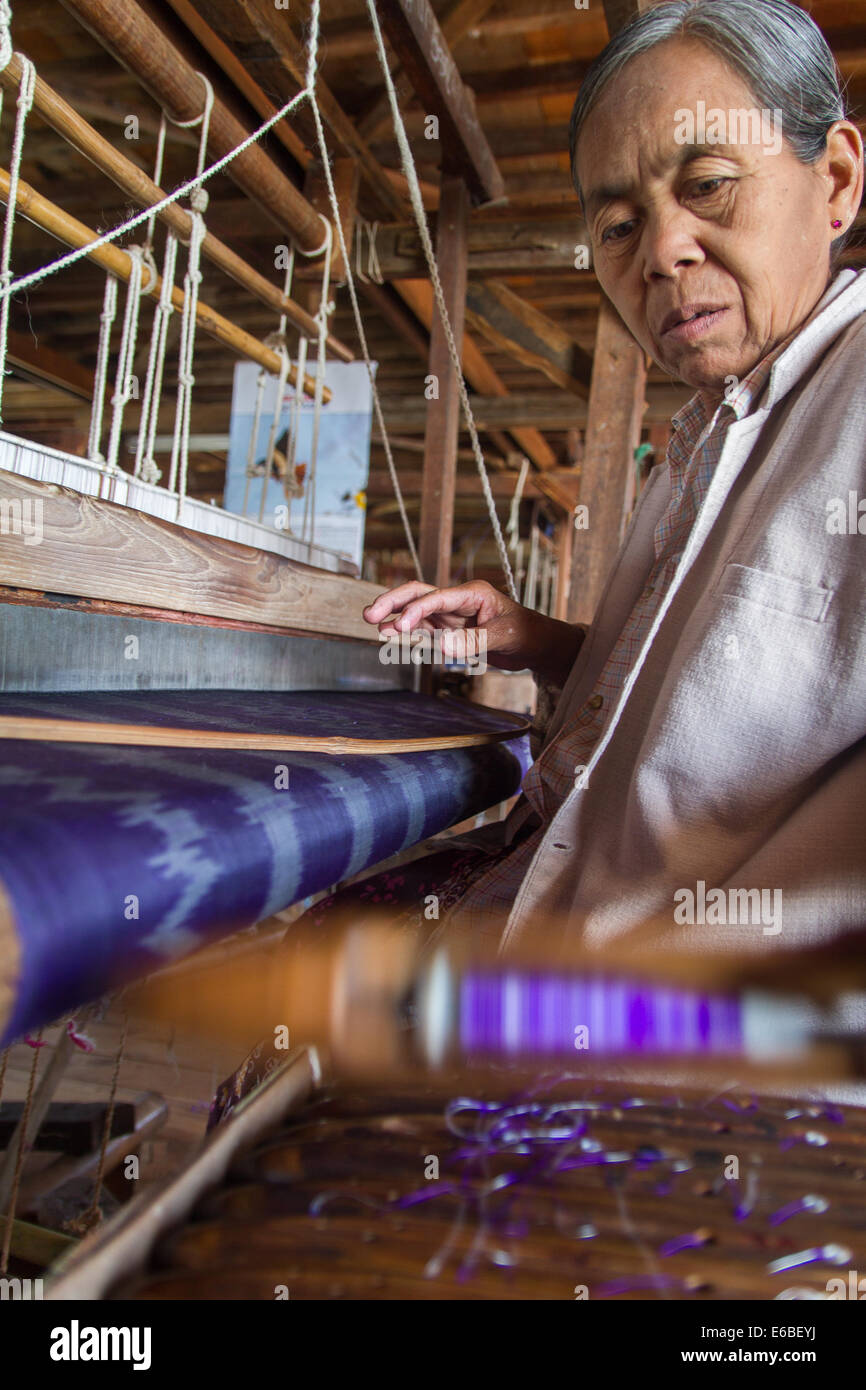 Weaving loom and inle lake and myanmar hi-res stock photography and ...