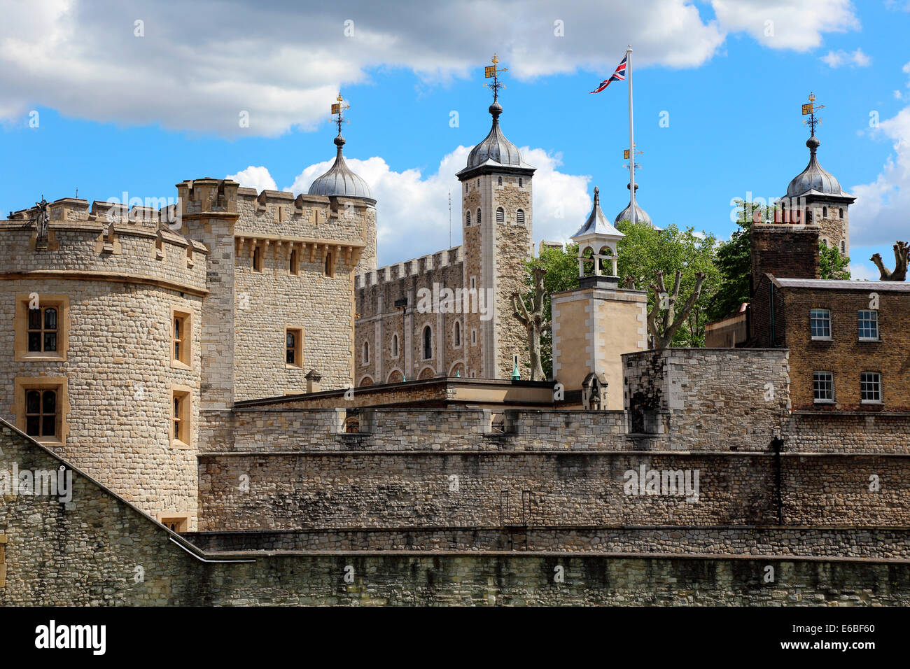 London tower hi-res stock photography and images - Alamy